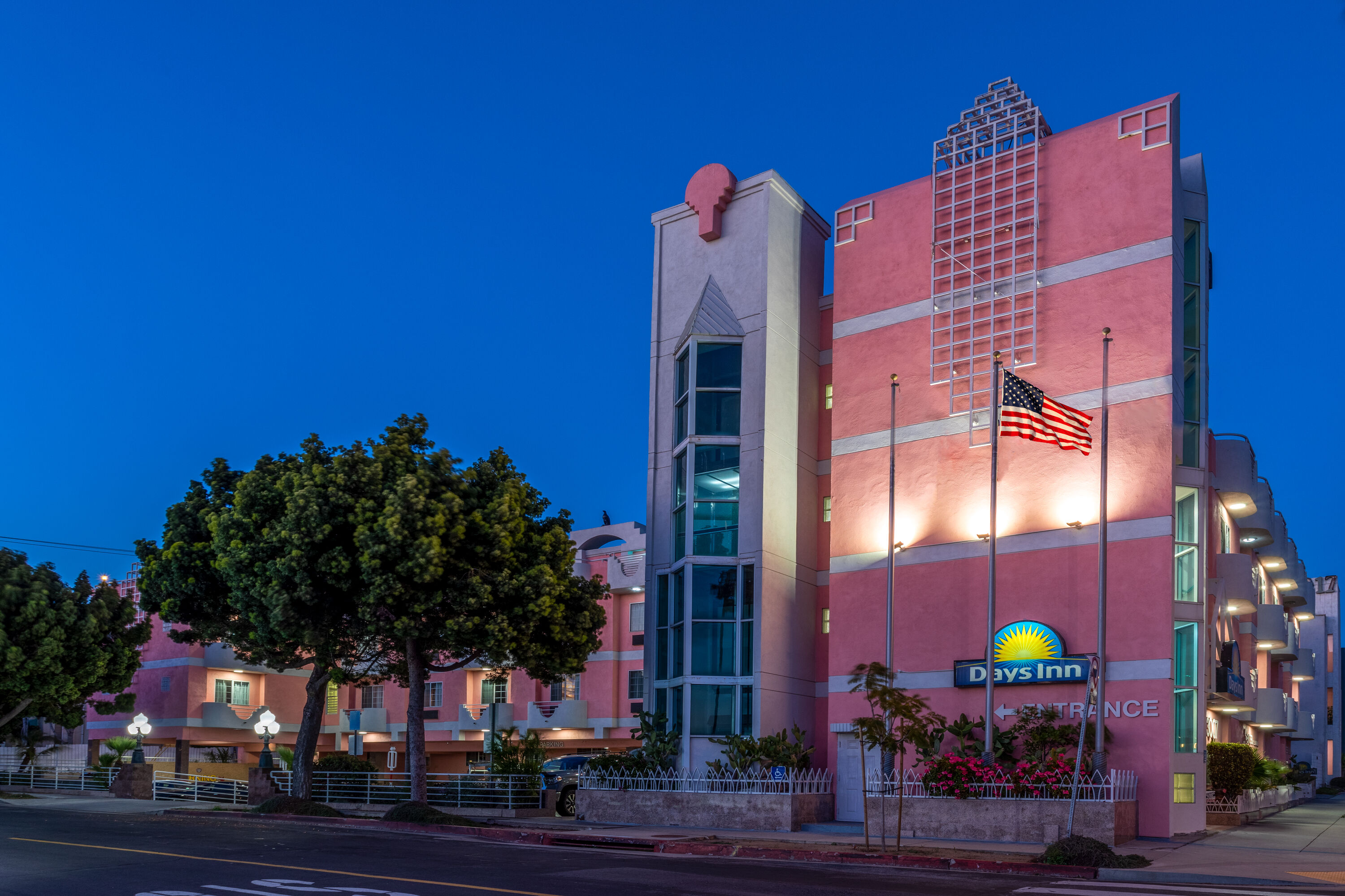Days Inn by Wyndham Santa Monica | Santa Monica, CA Hotels
