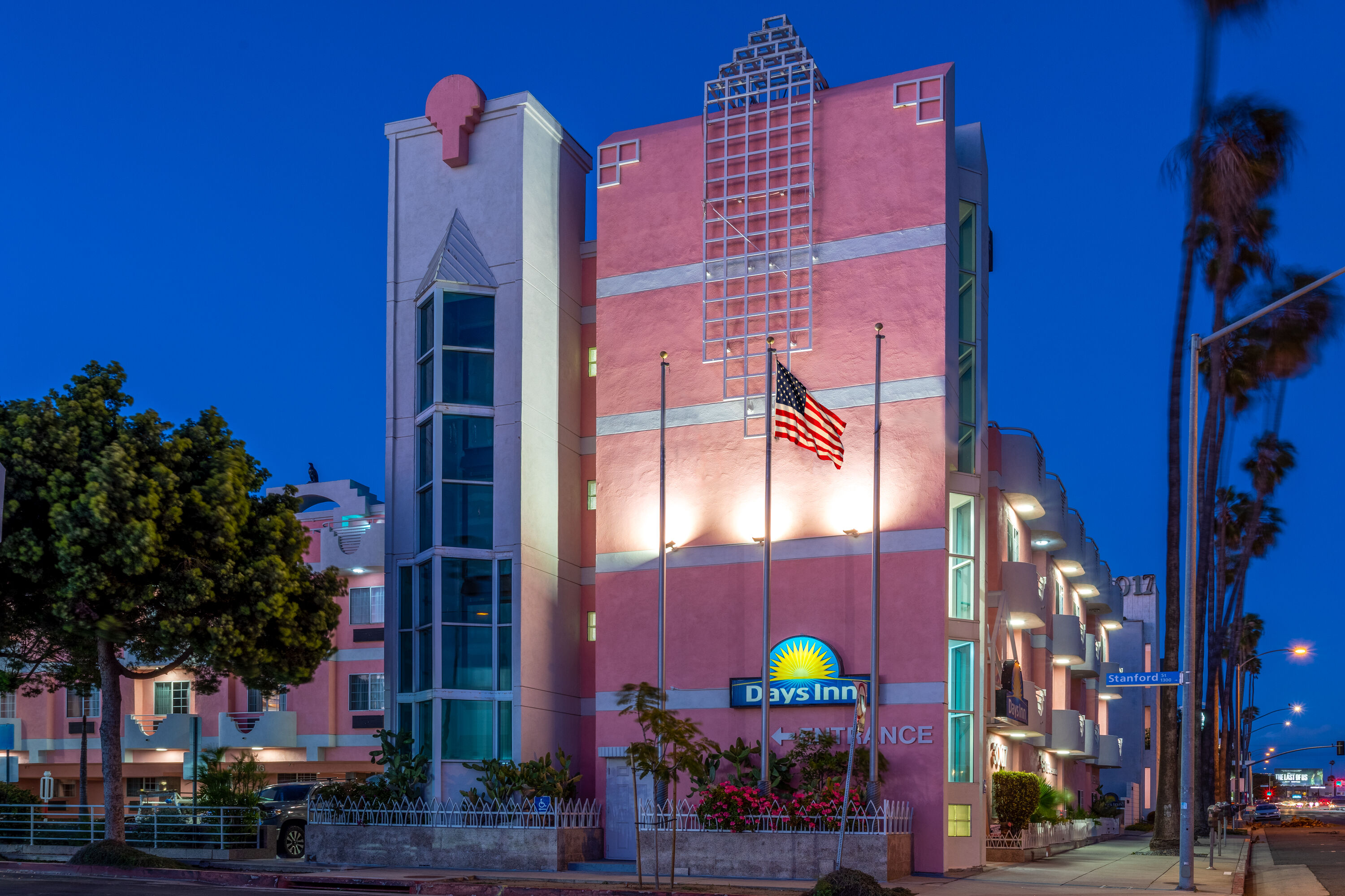 Days Inn by Wyndham Santa Monica | Santa Monica, CA Hotels