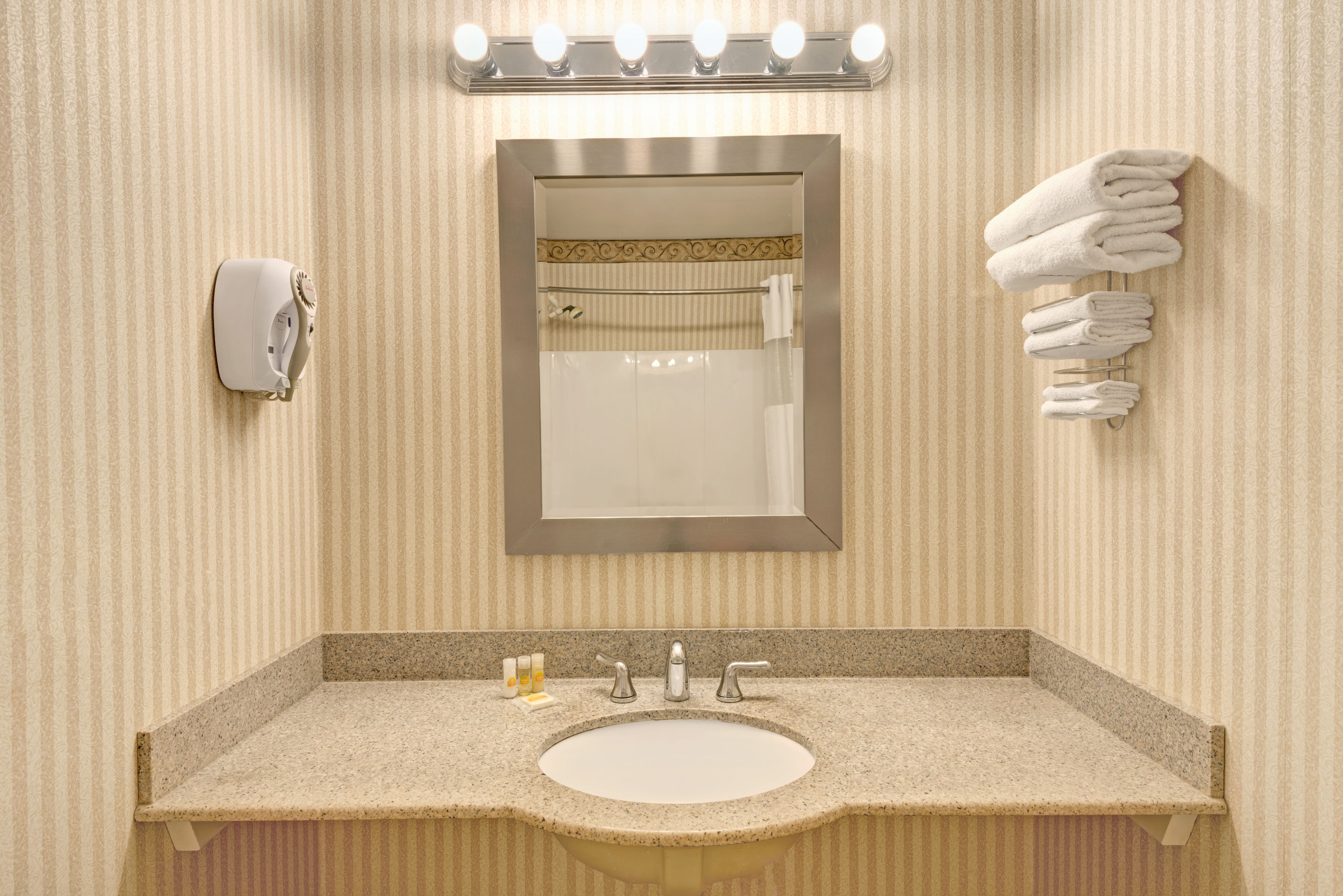 Days Inn by Wyndham Ridgefield | Ridgefield, CT Hotels