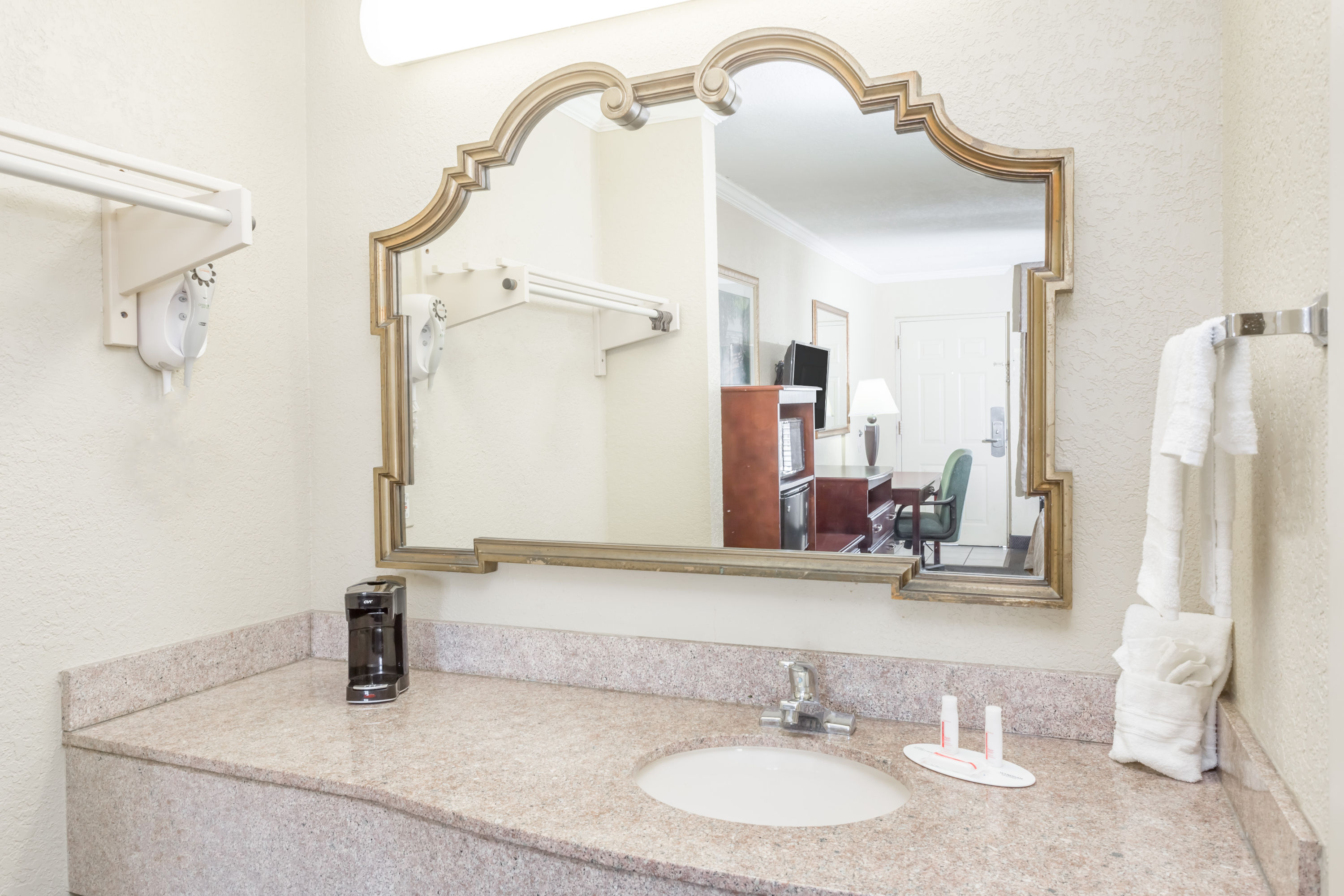 Days Inn by Wyndham Destin | Destin, FL Hotels