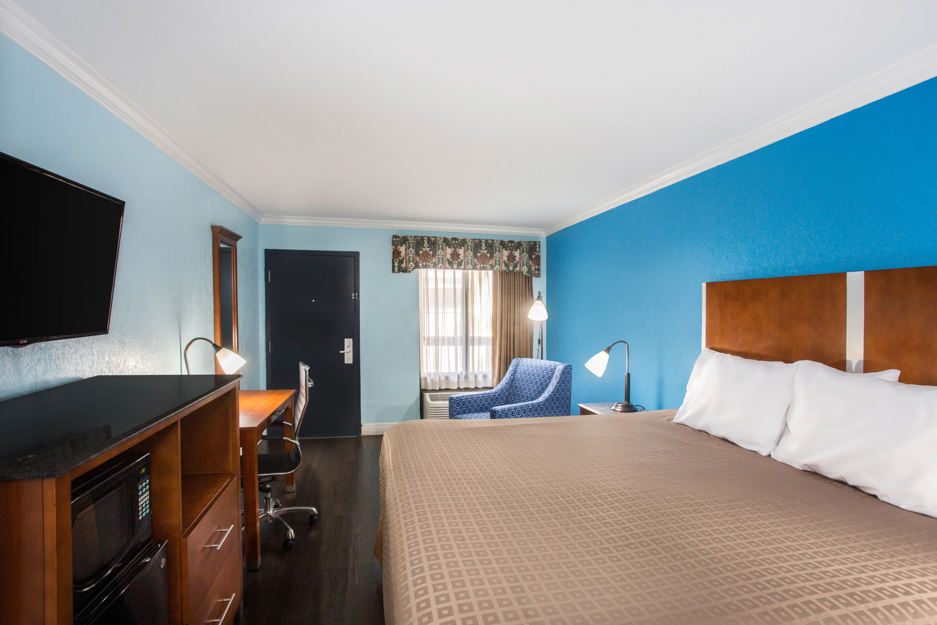 Days Inn by Wyndham Florida City | Florida City, FL Hotels