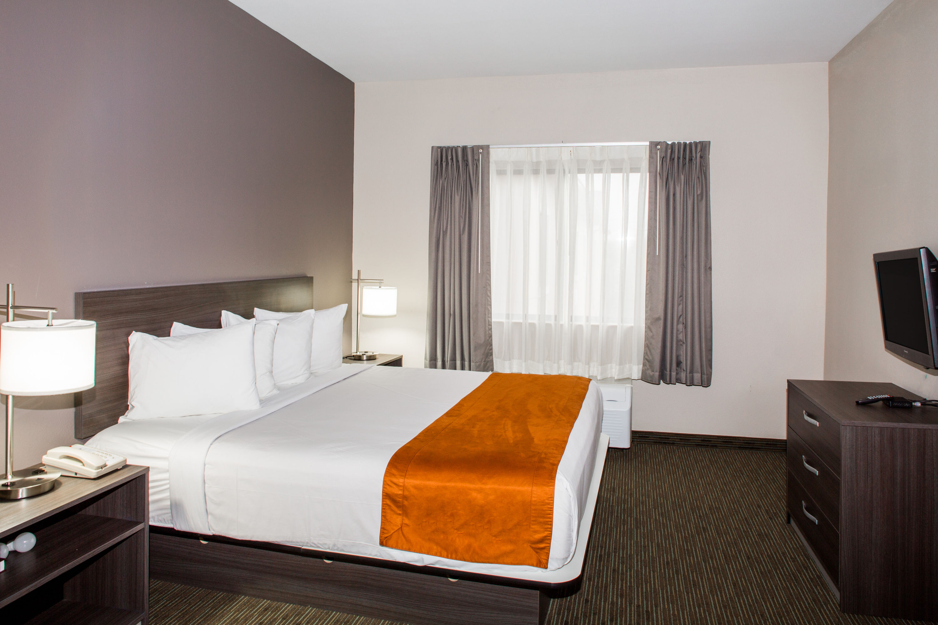 Days Inn & Suites by Wyndham Orlando Airport | Orlando, FL Hotels