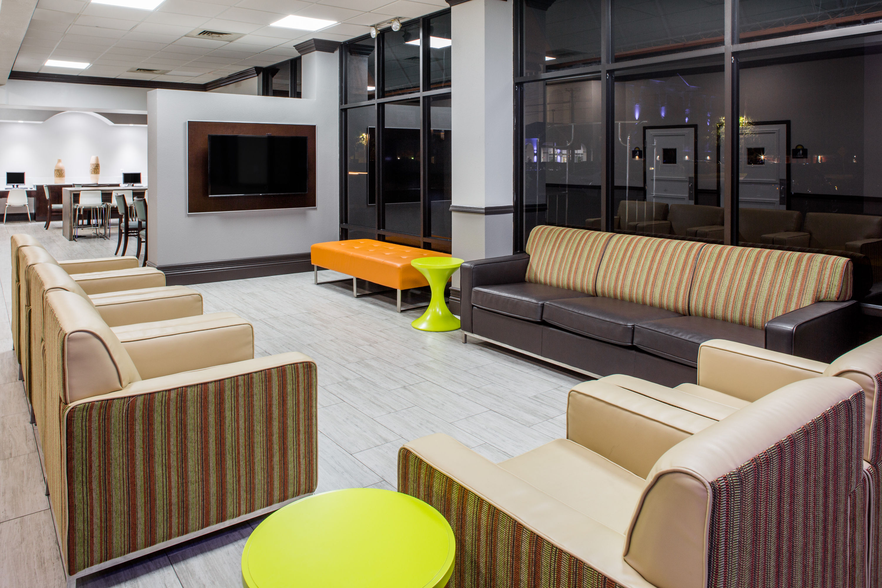 Days Inn & Suites by Wyndham Orlando Airport | Orlando, FL Hotels
