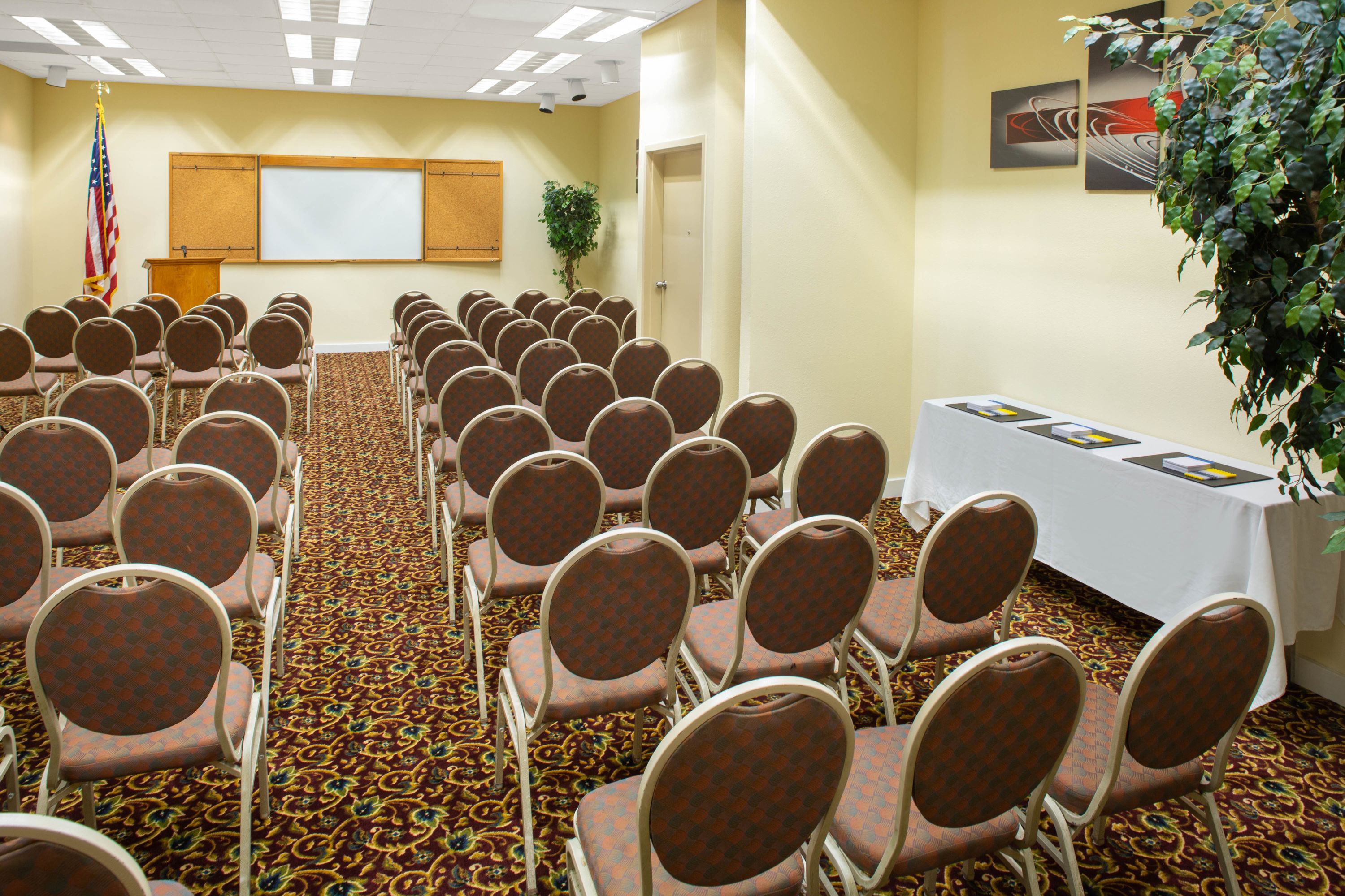 Days Inn And Suites By Wyndham Tallahassee Conf Center I 10 Tallahassee