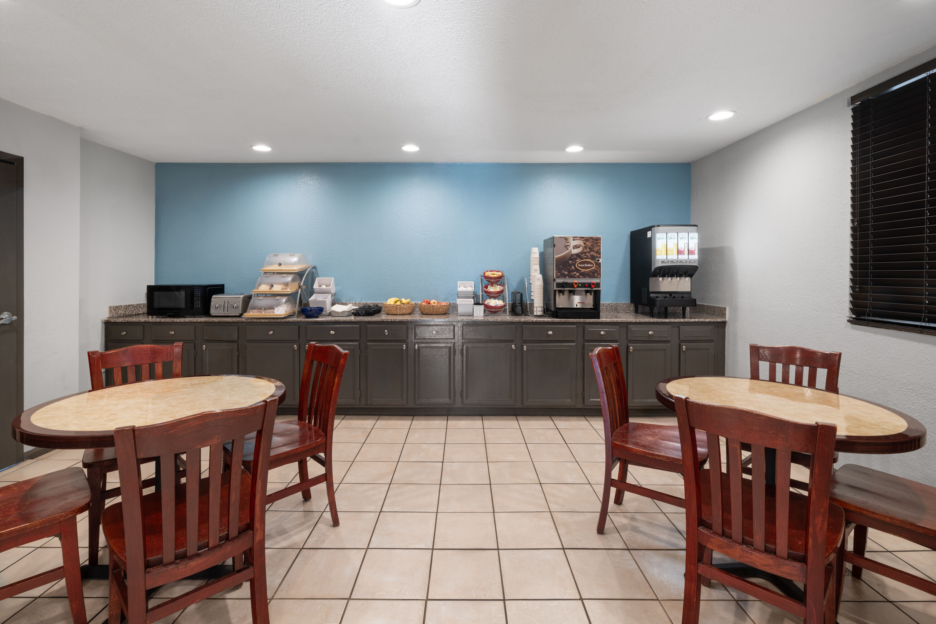 days-inn-by-wyndham-college-park-airport-best-road-college-park-ga