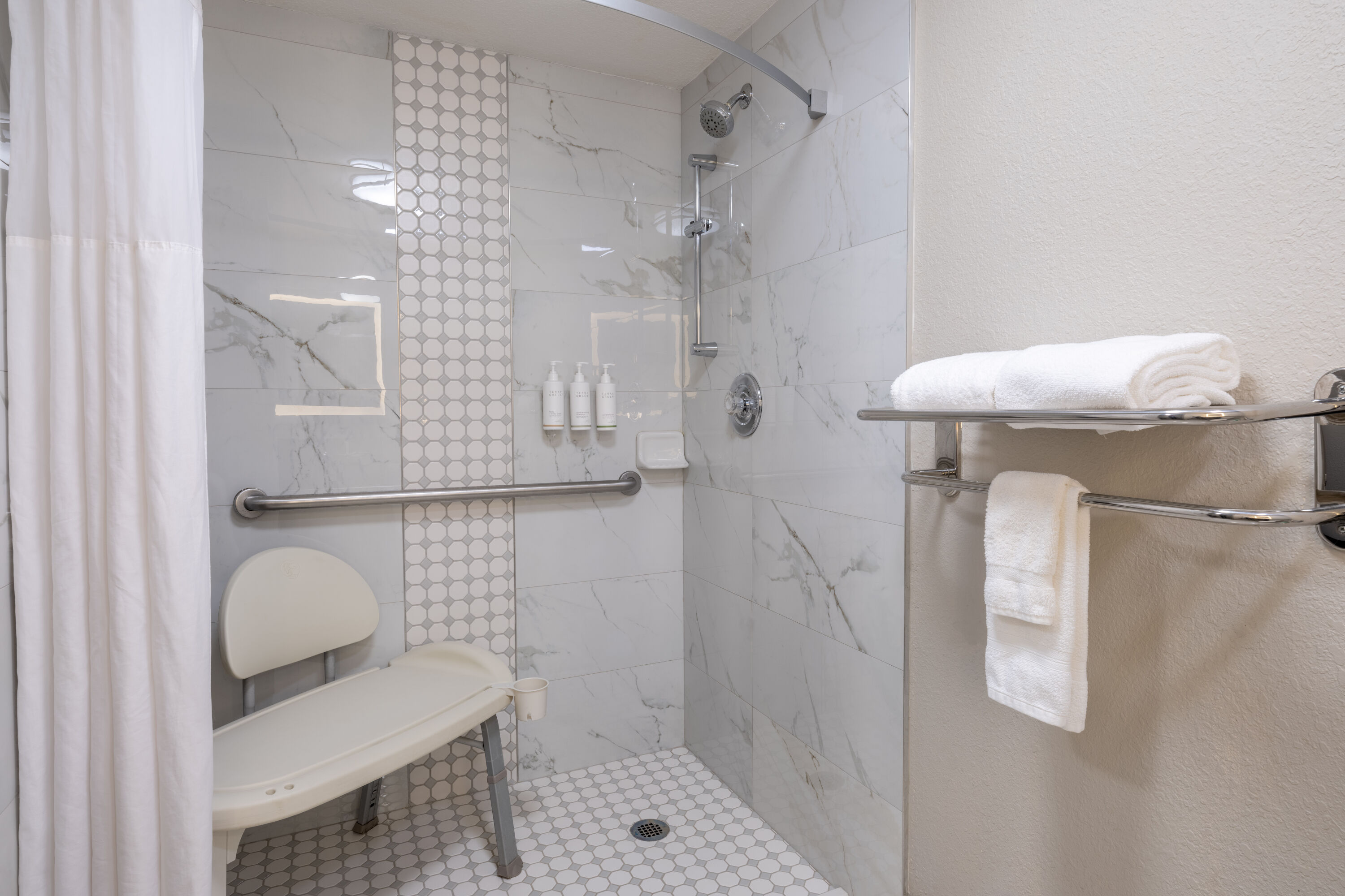 Days Inn & Suites by Wyndham Commerce | Commerce, GA Hotels