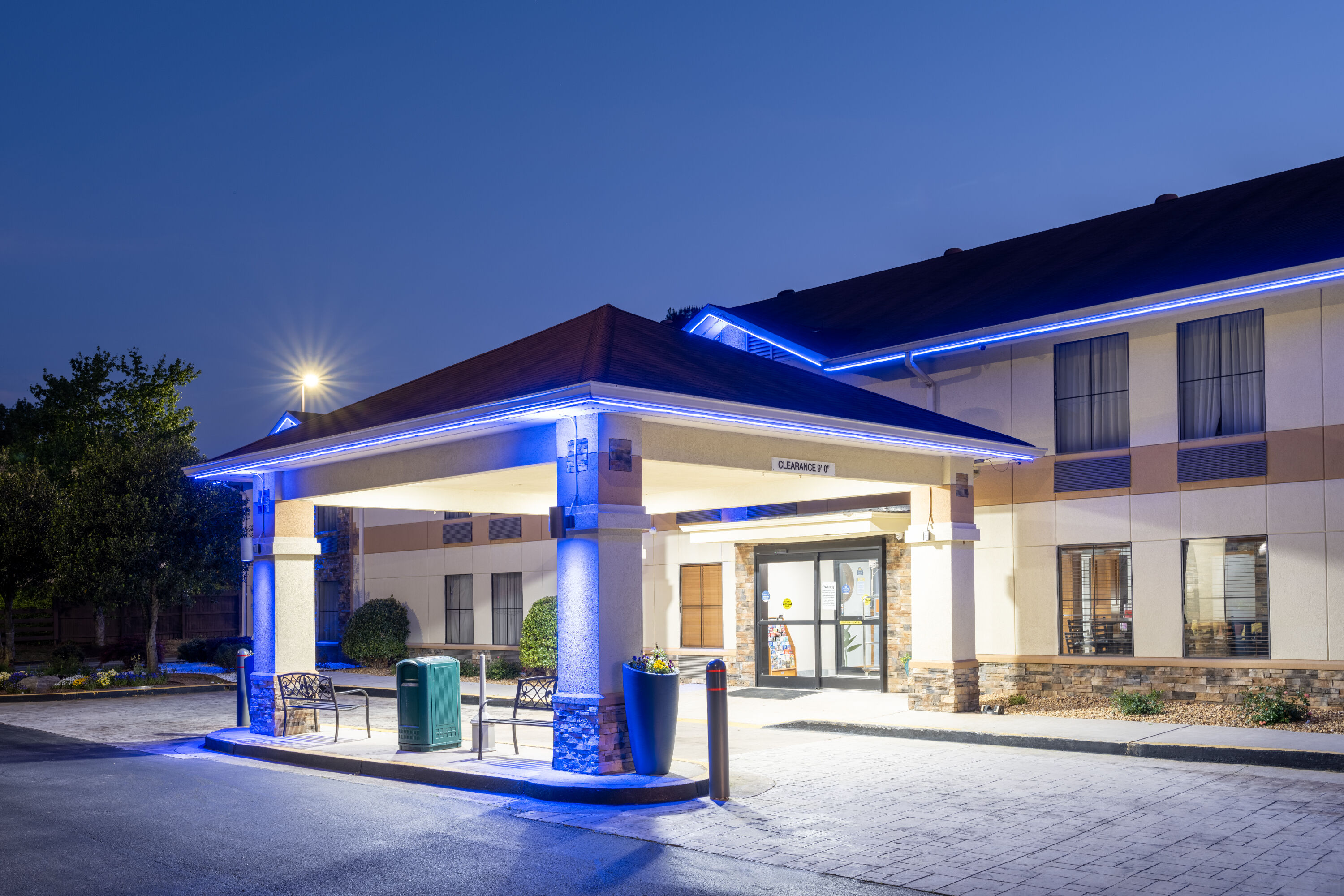 Days Inn & Suites by Wyndham Commerce | Commerce, GA Hotels