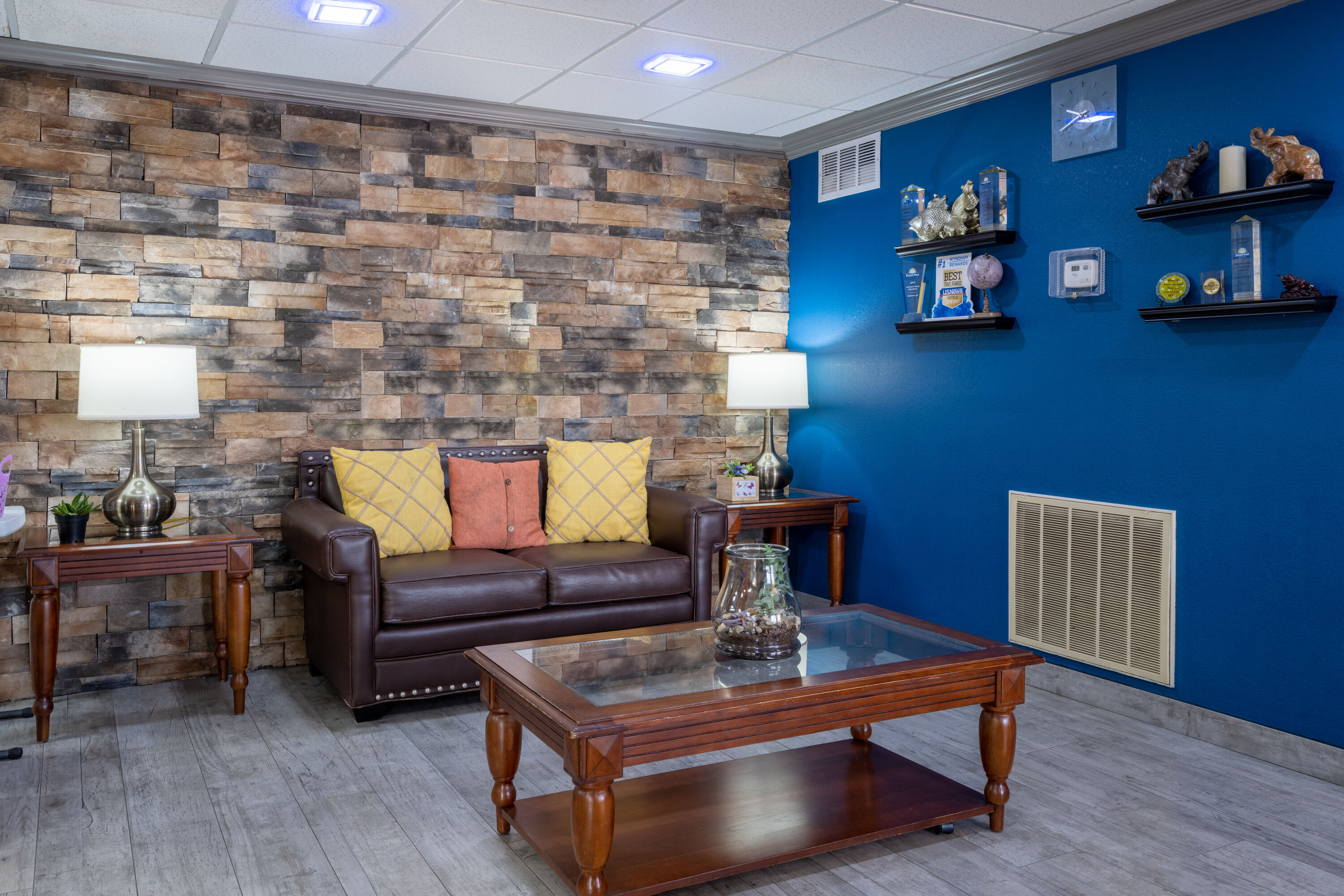 Days Inn & Suites by Wyndham Commerce | Commerce, GA Hotels