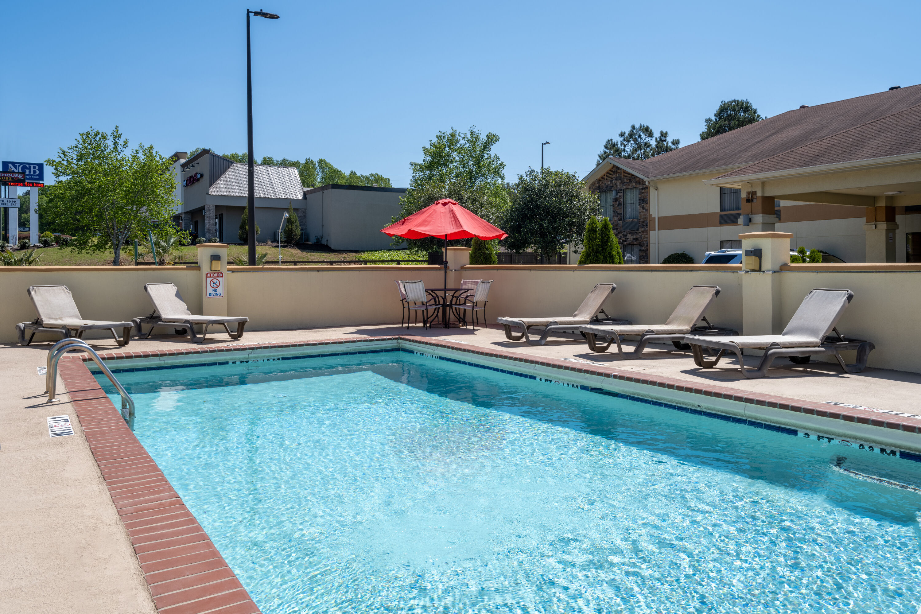 Days Inn & Suites by Wyndham Commerce | Commerce, GA Hotels