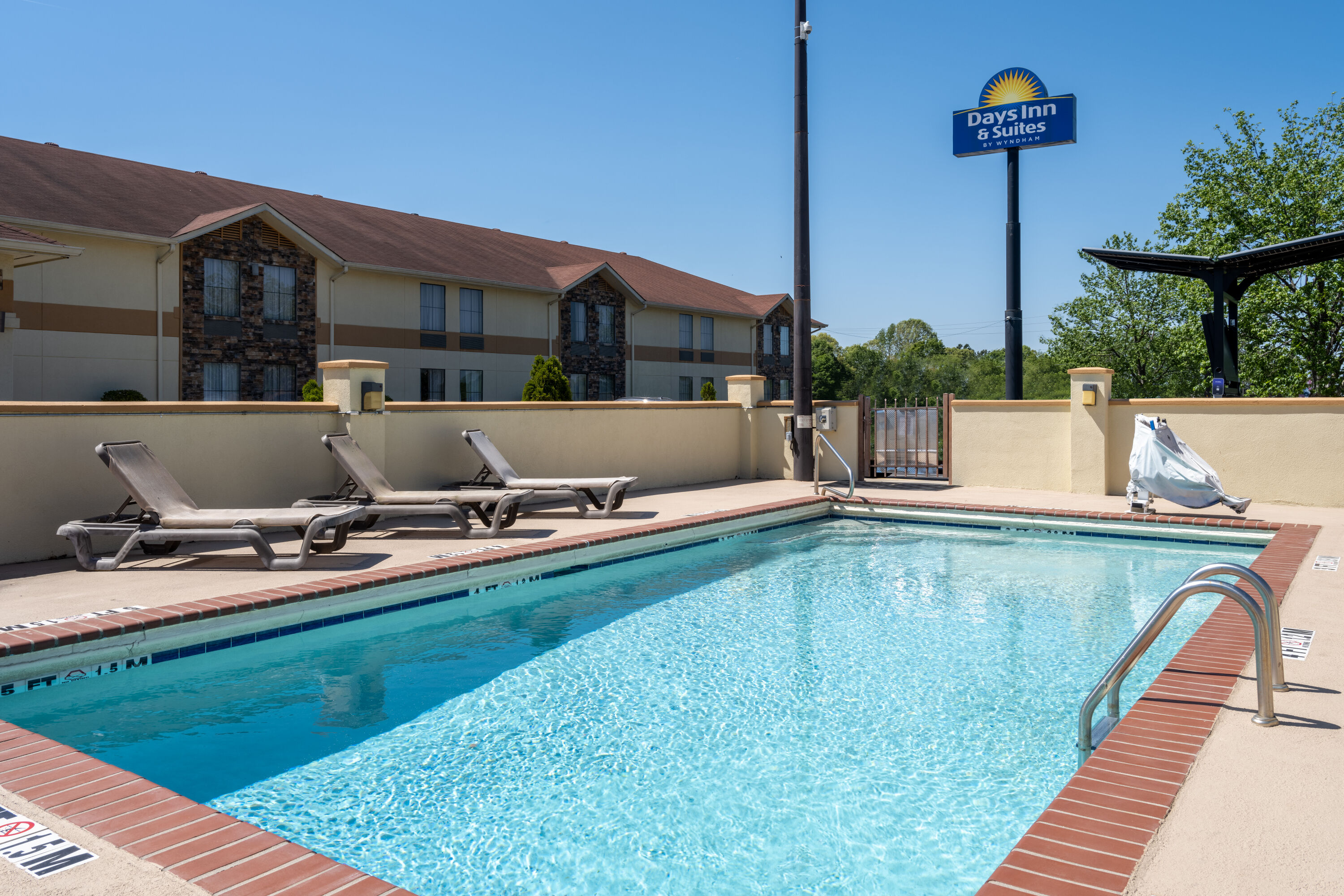 Days Inn & Suites by Wyndham Commerce | Commerce, GA Hotels