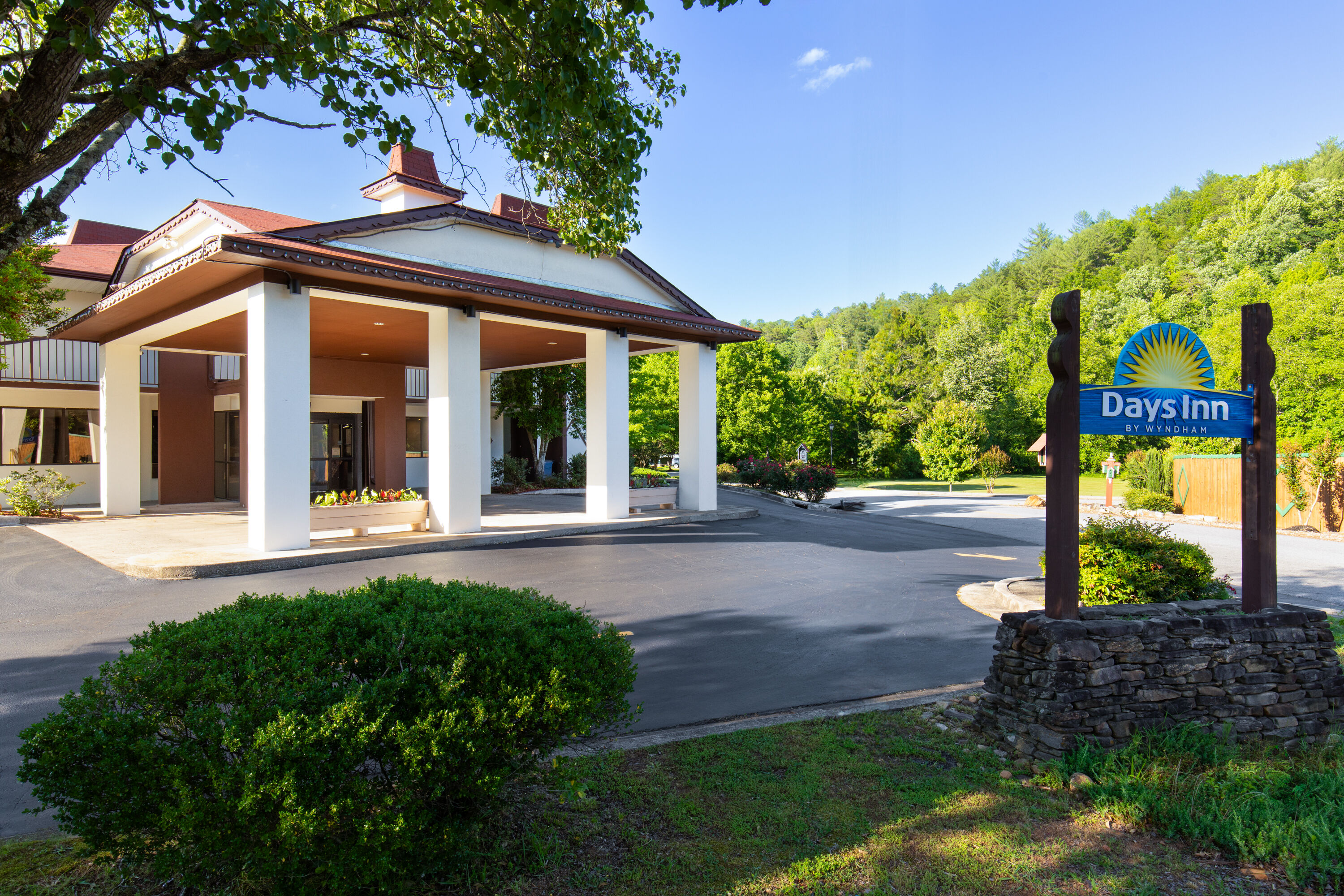 Days Inn by Wyndham Helen | Helen, GA Hotels