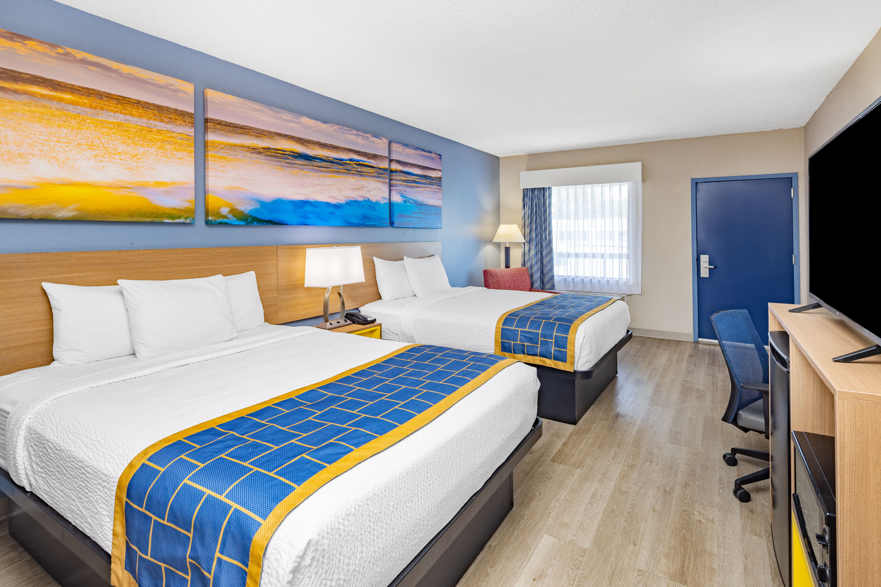 Days Inn & Suites by Wyndham Savannah Midtown | Savannah, GA Hotels