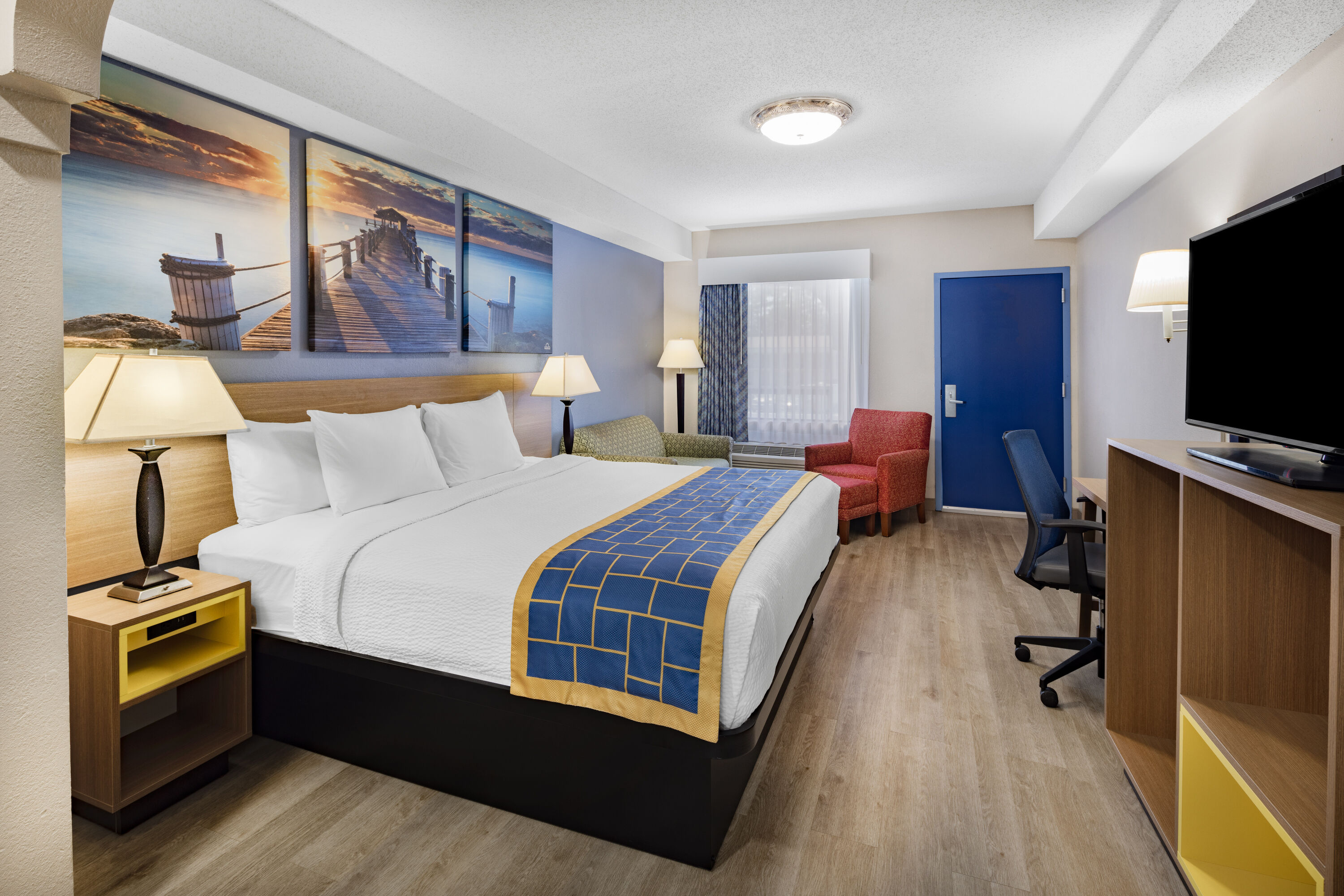 Days Inn & Suites by Wyndham Savannah Midtown | Savannah, GA Hotels