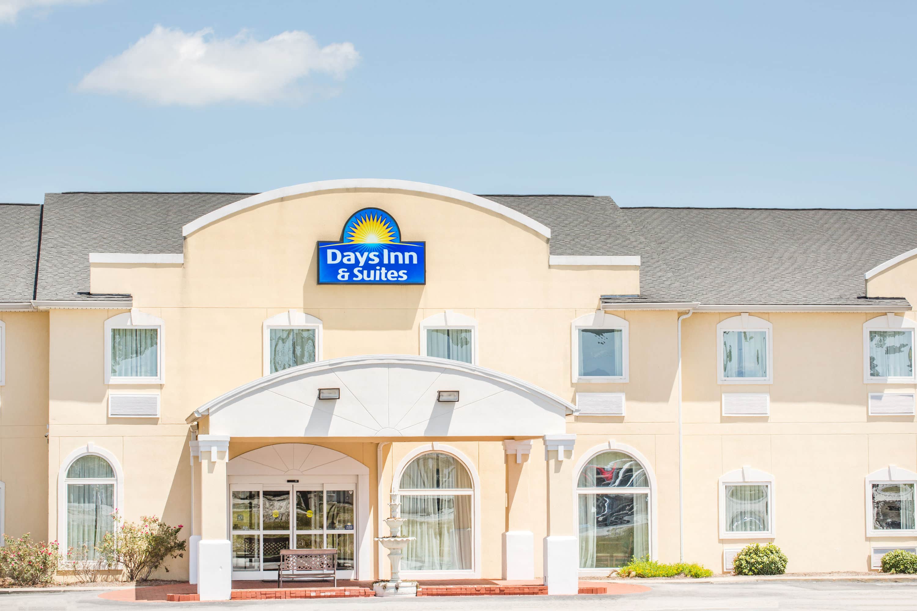 Days Inn & Suites by Wyndham Swainsboro | Swainsboro, GA Hotels