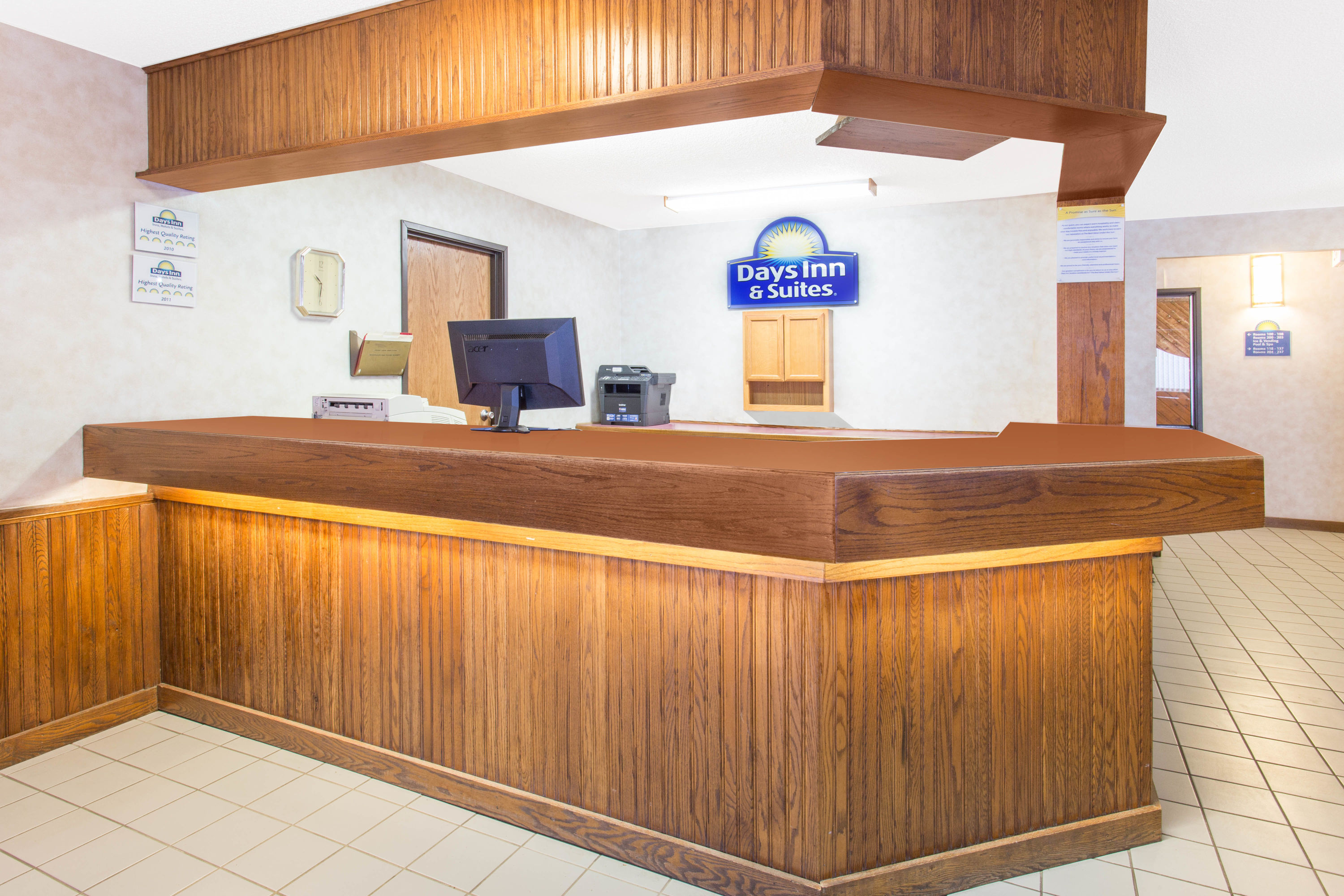 Days Inn & Suites by Wyndham Davenport East | Davenport, IA Hotels