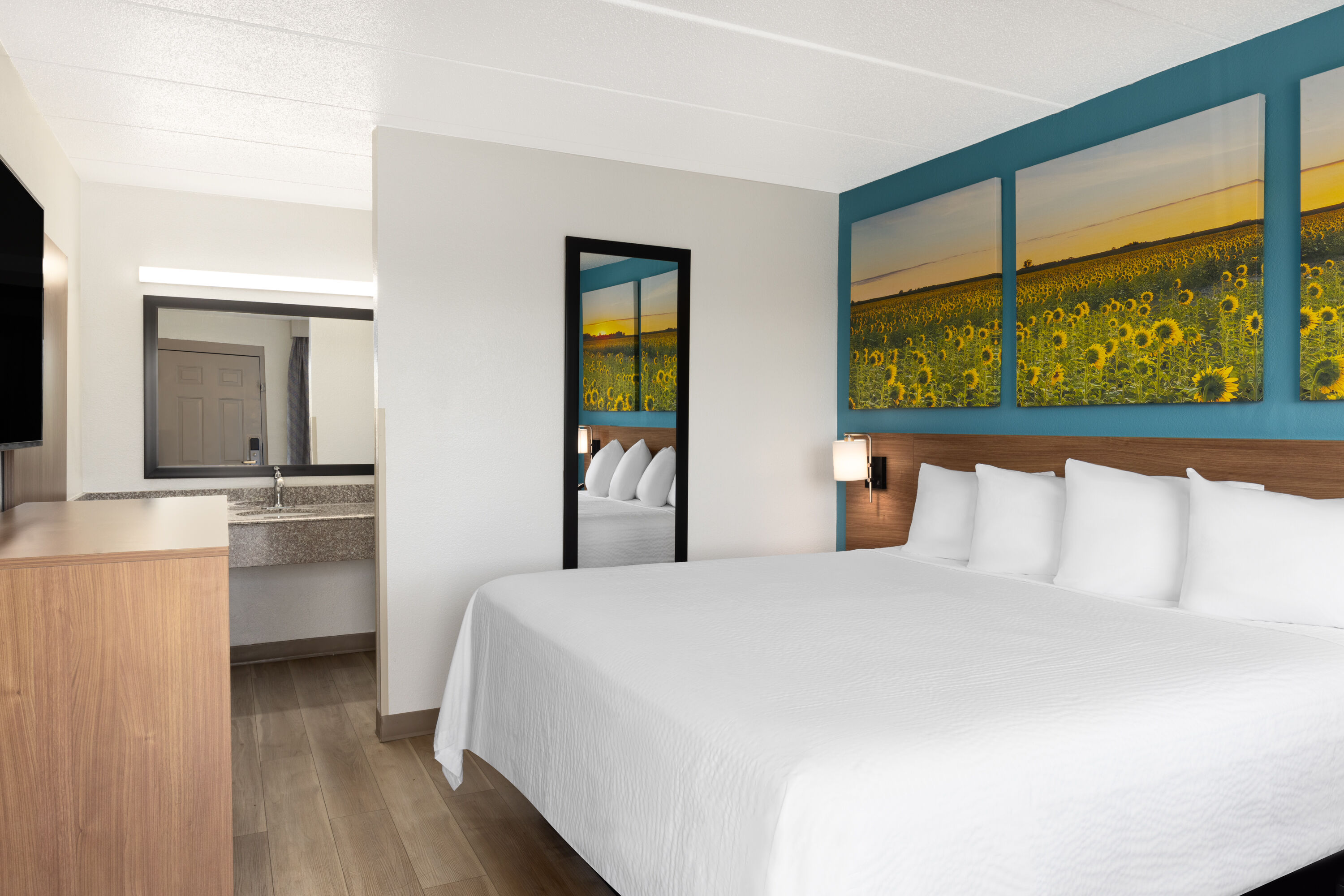 Days Inn & Suites by Wyndham Indianapolis Airport East | Indianapolis ...