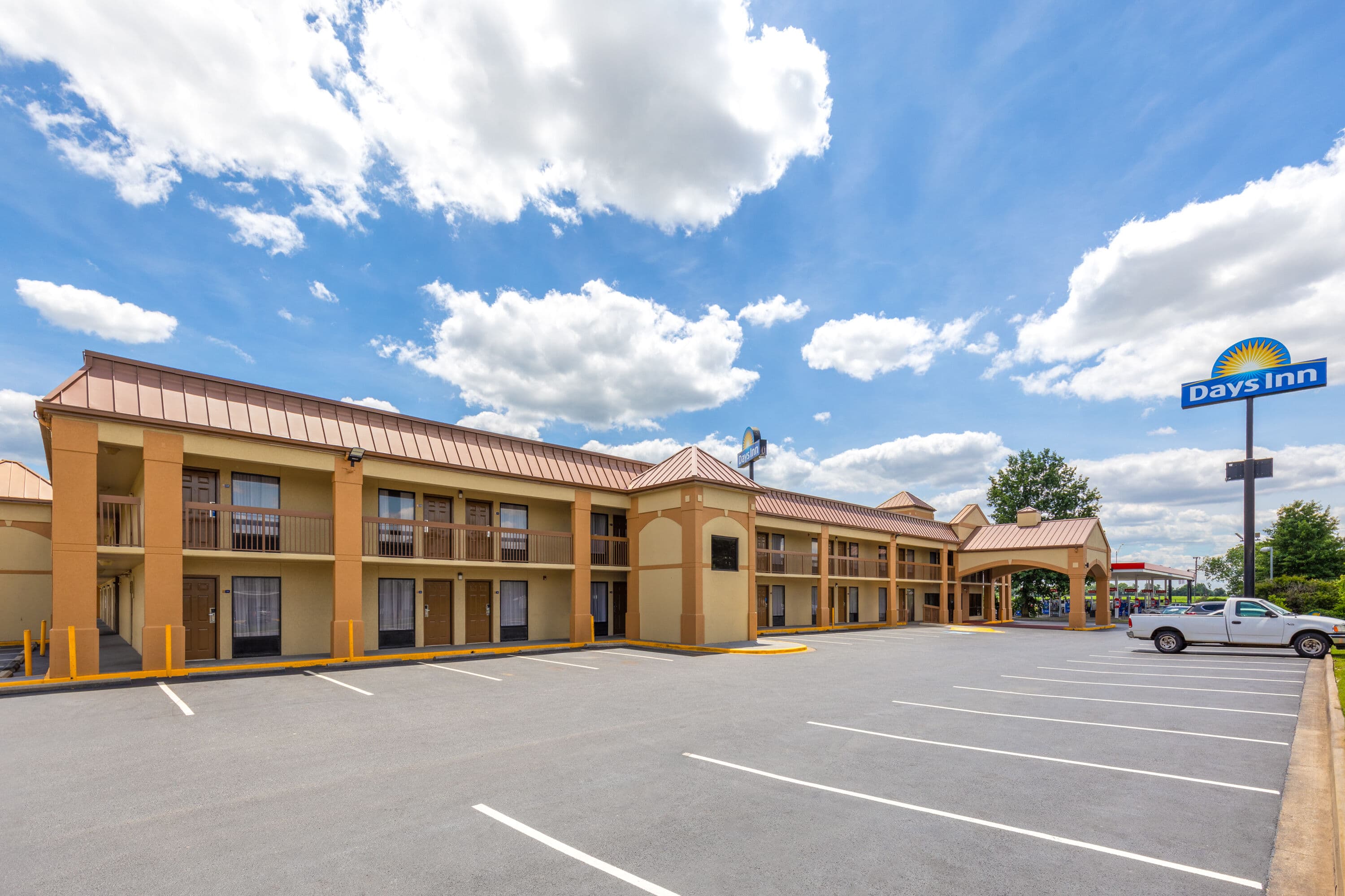 Days Inn by Wyndham Oak Grove/Ft. Campbell | Oak Grove, KY Hotels