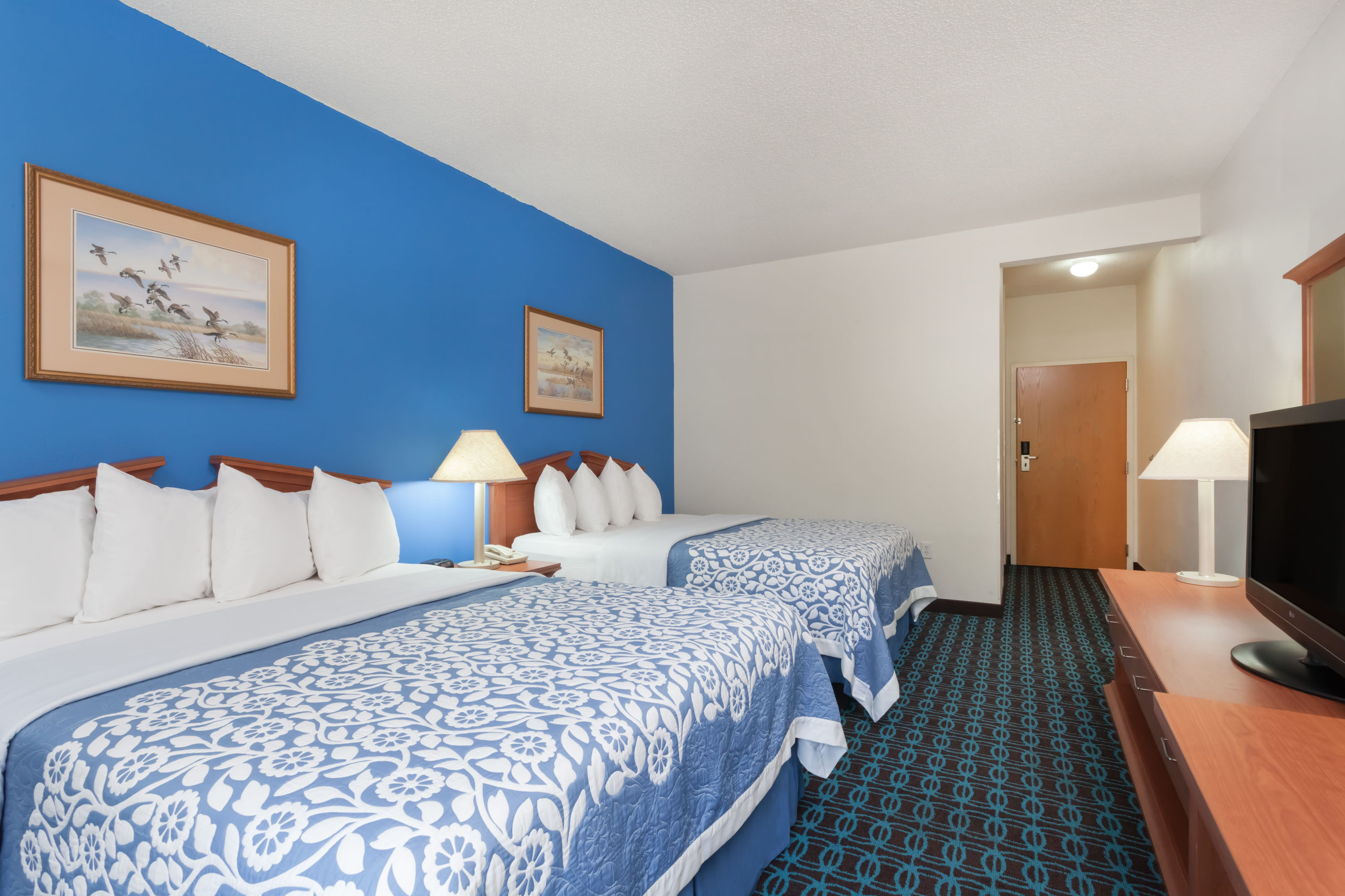 Days Inn & Suites by Wyndham Cambridge | Cambridge, MD Hotels