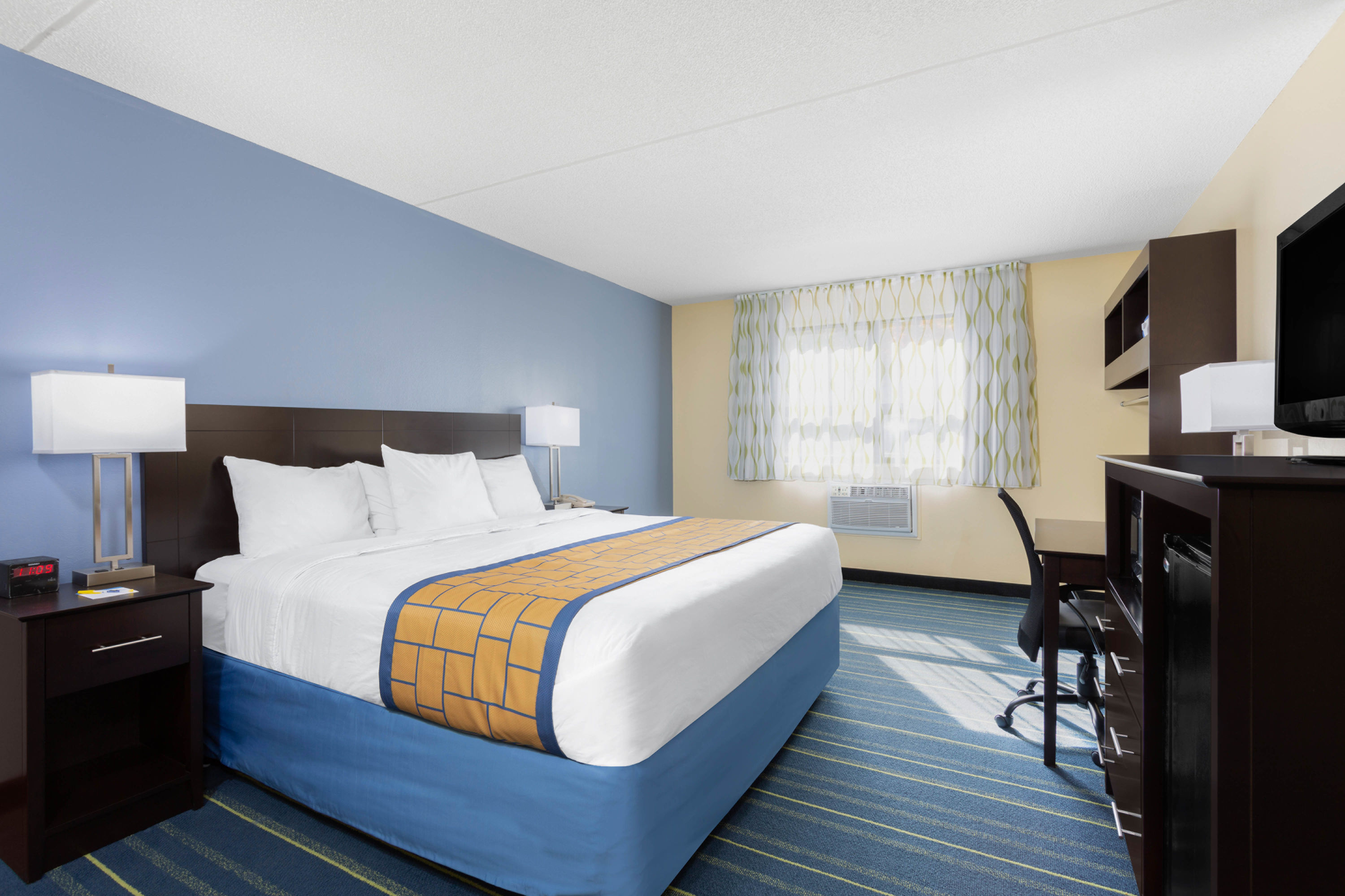 Days Inn by Wyndham Augusta | Augusta, ME Hotels