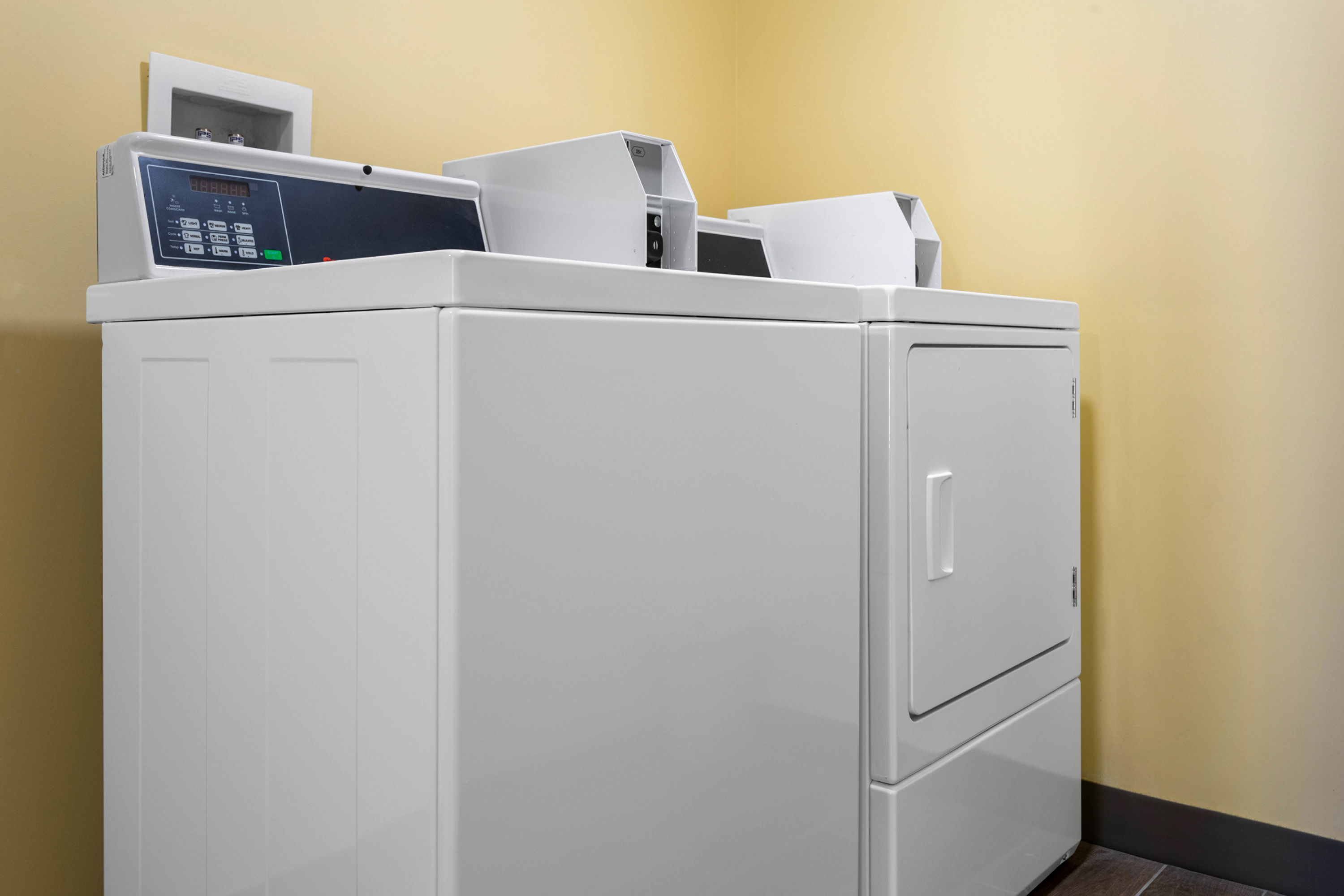 Days Inn by Wyndham Augusta | Augusta, ME Hotels