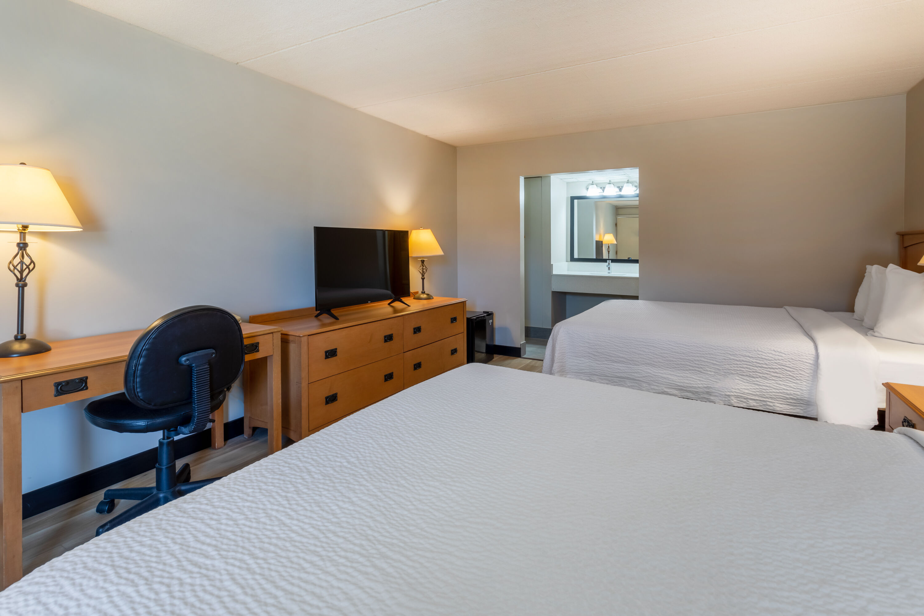 Days Inn by Wyndham Birch Run | Birch Run, MI Hotels