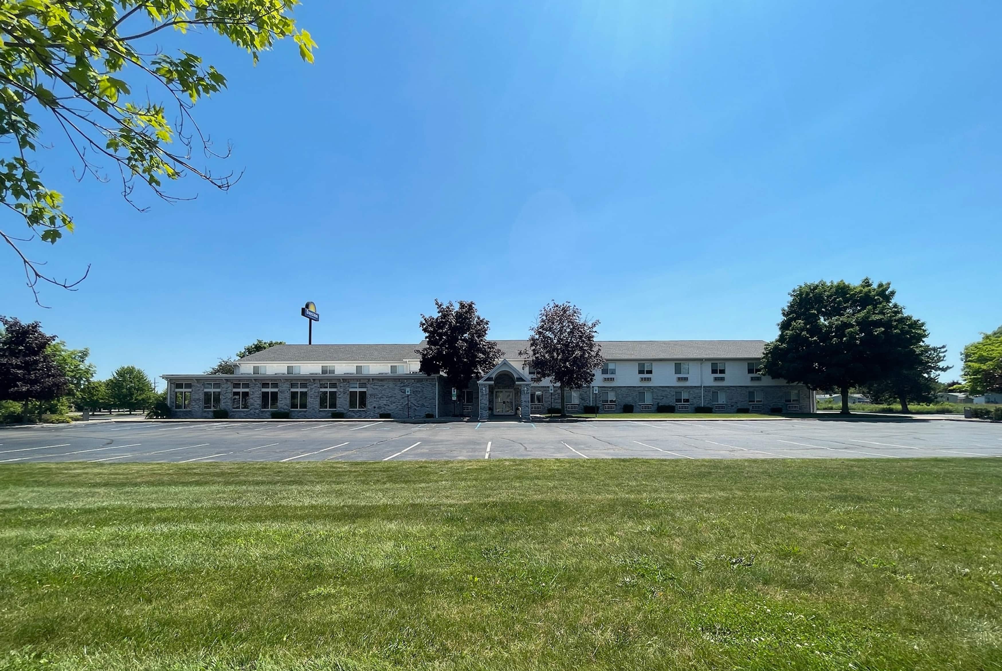 Days Inn by Wyndham Imlay City | Imlay City, MI Hotels