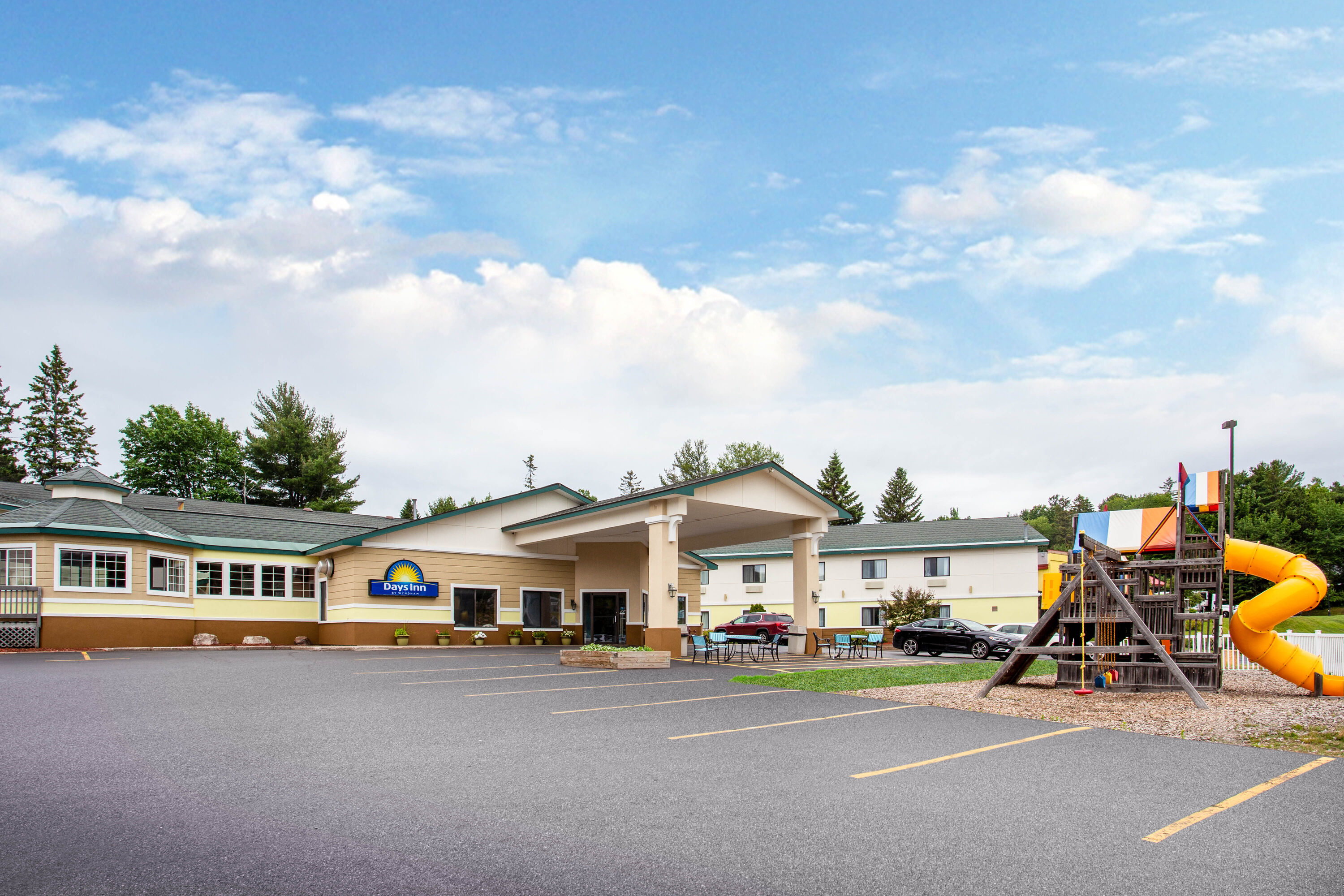 Days Inn by Wyndham Marquette | Marquette, MI Hotels