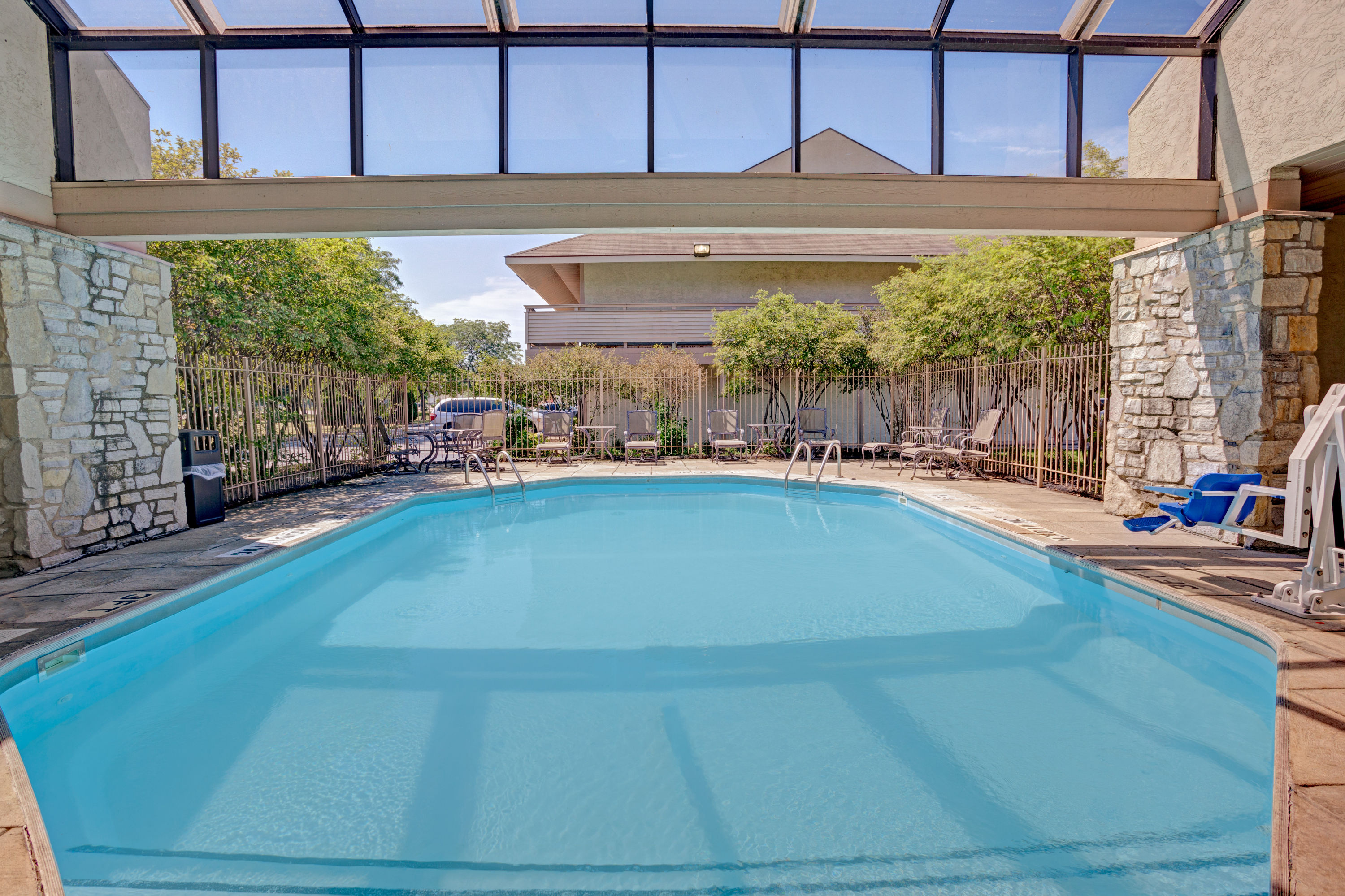 Days Inn & Suites by Wyndham Monroe | Monroe, MI Hotels