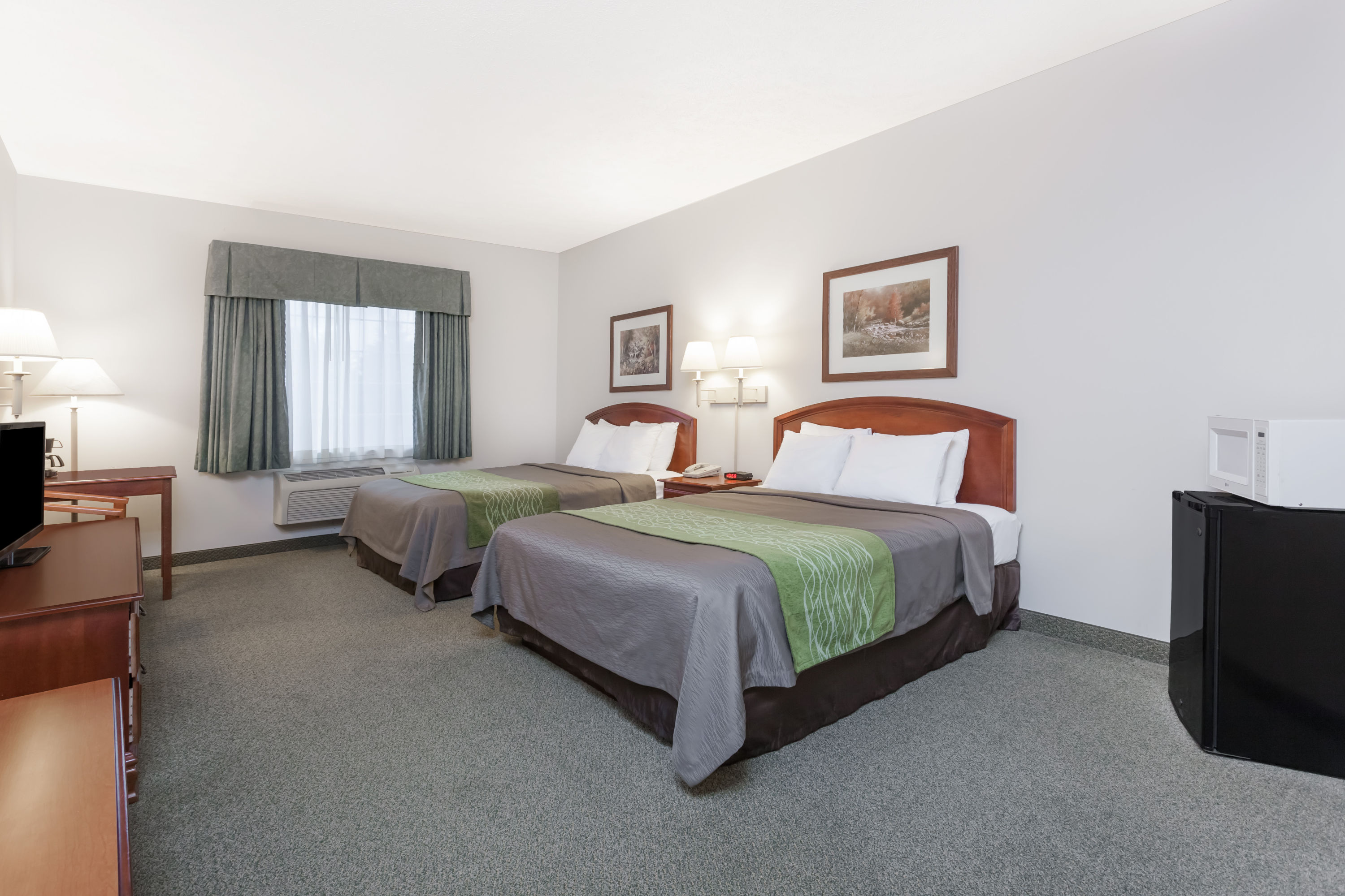 Days Inn by Wyndham Pentwater | Pentwater, MI Hotels