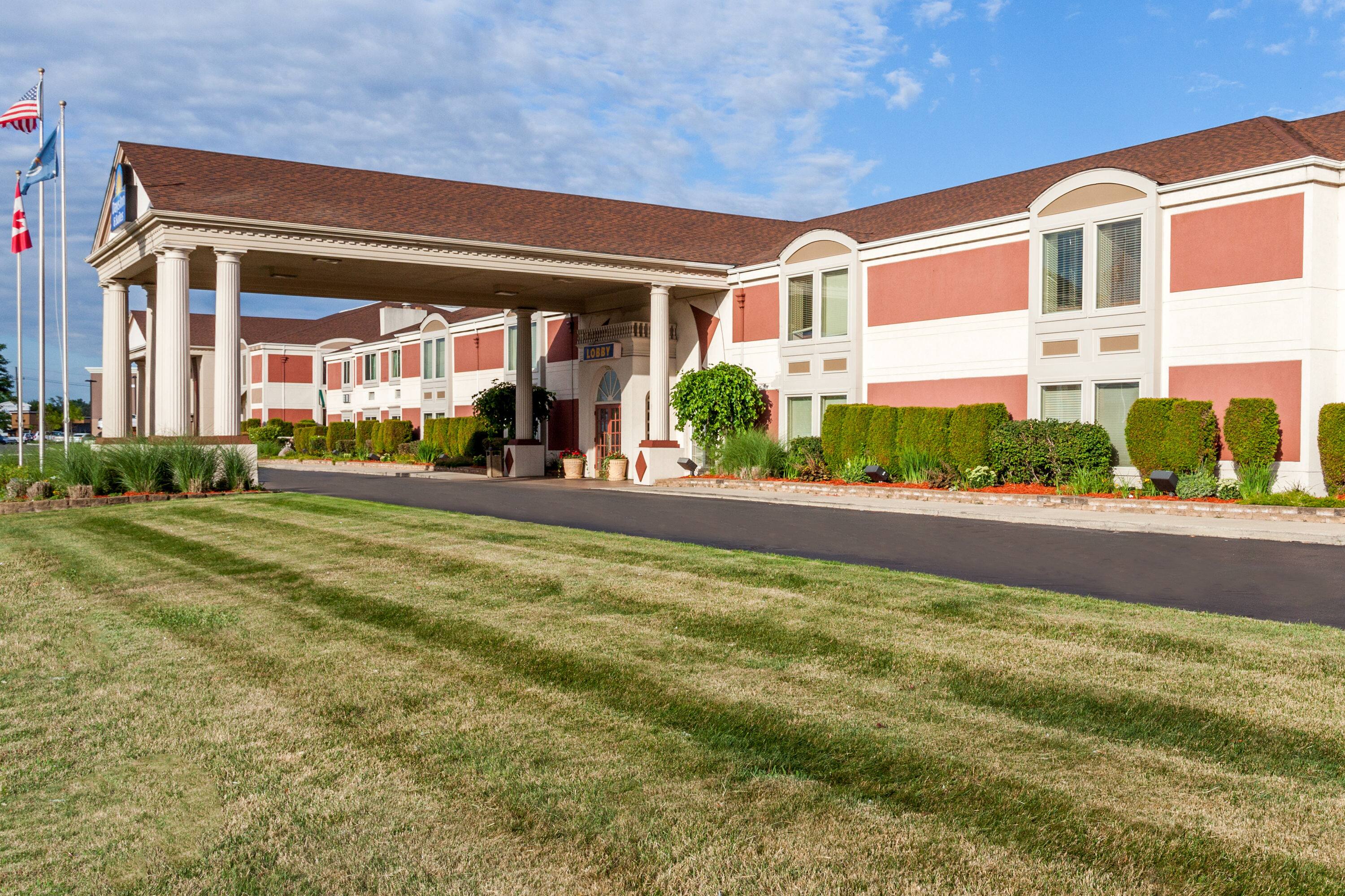 Days Inn & Suites by Wyndham Roseville/Detroit Area | Roseville, MI Hotels