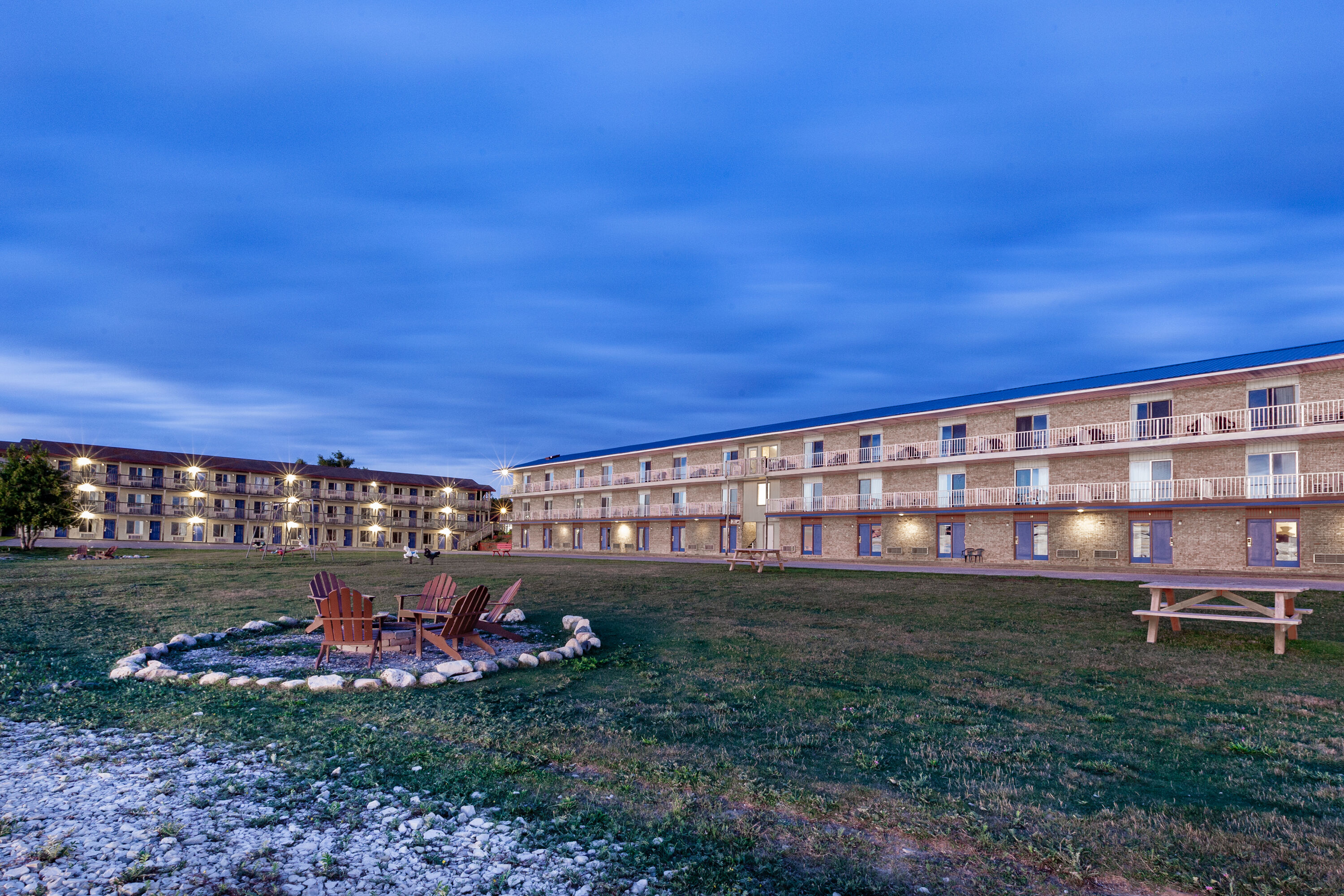 Days Inn & Suites by Wyndham St. Ignace Lakefront | St Ignace, MI Hotels