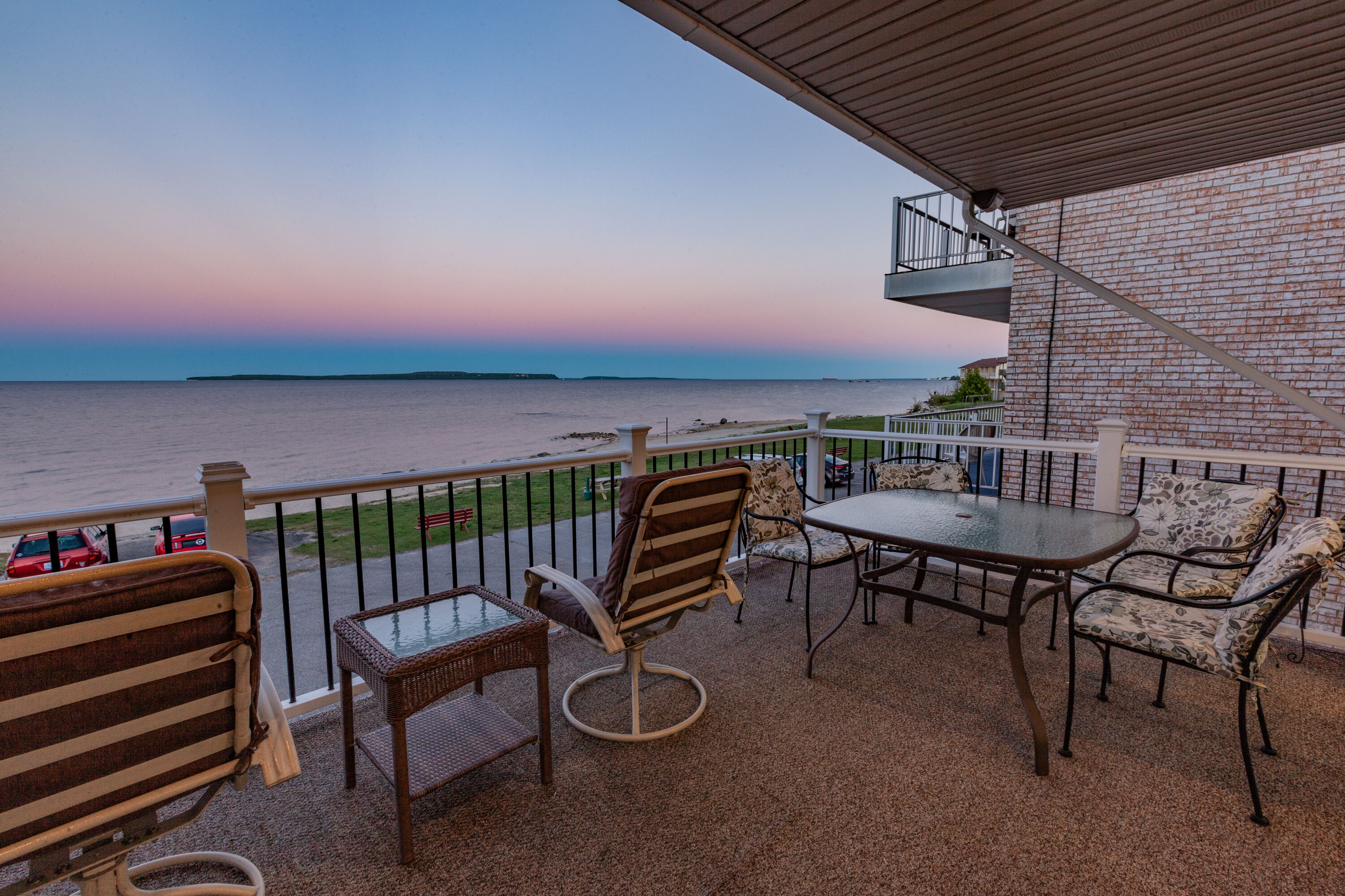 Days Inn & Suites by Wyndham St. Ignace Lakefront | St Ignace, MI Hotels