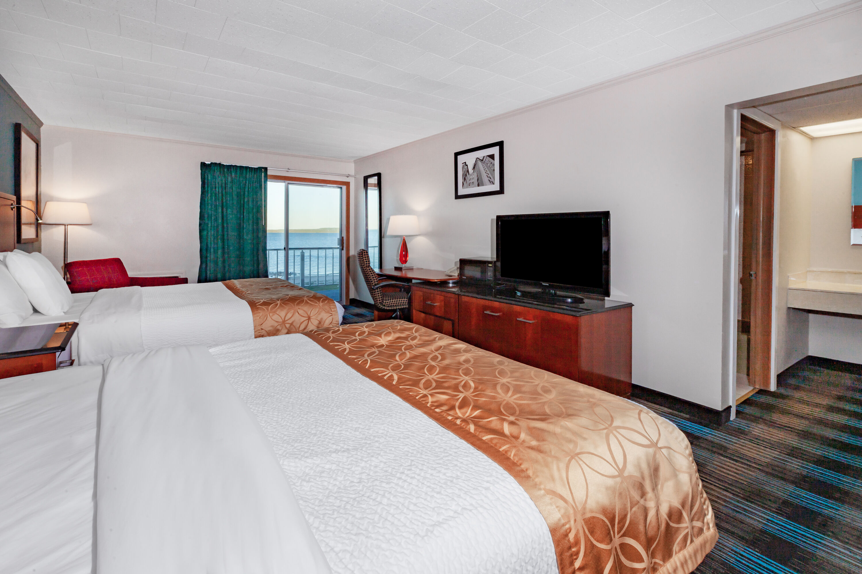 Days Inn & Suites by Wyndham St. Ignace Lakefront | St Ignace, MI Hotels