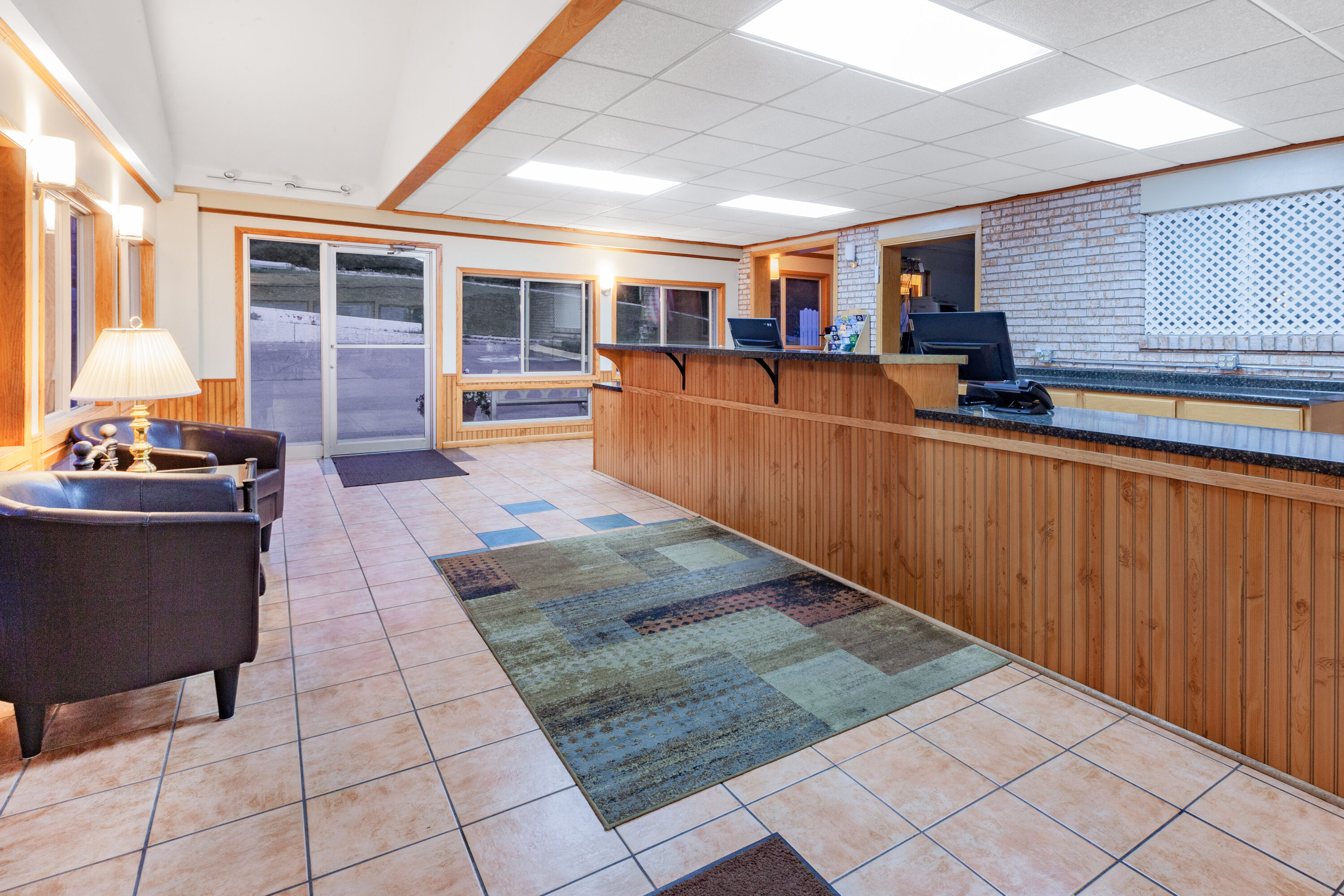 Days Inn & Suites by Wyndham St. Ignace Lakefront | St Ignace, MI Hotels