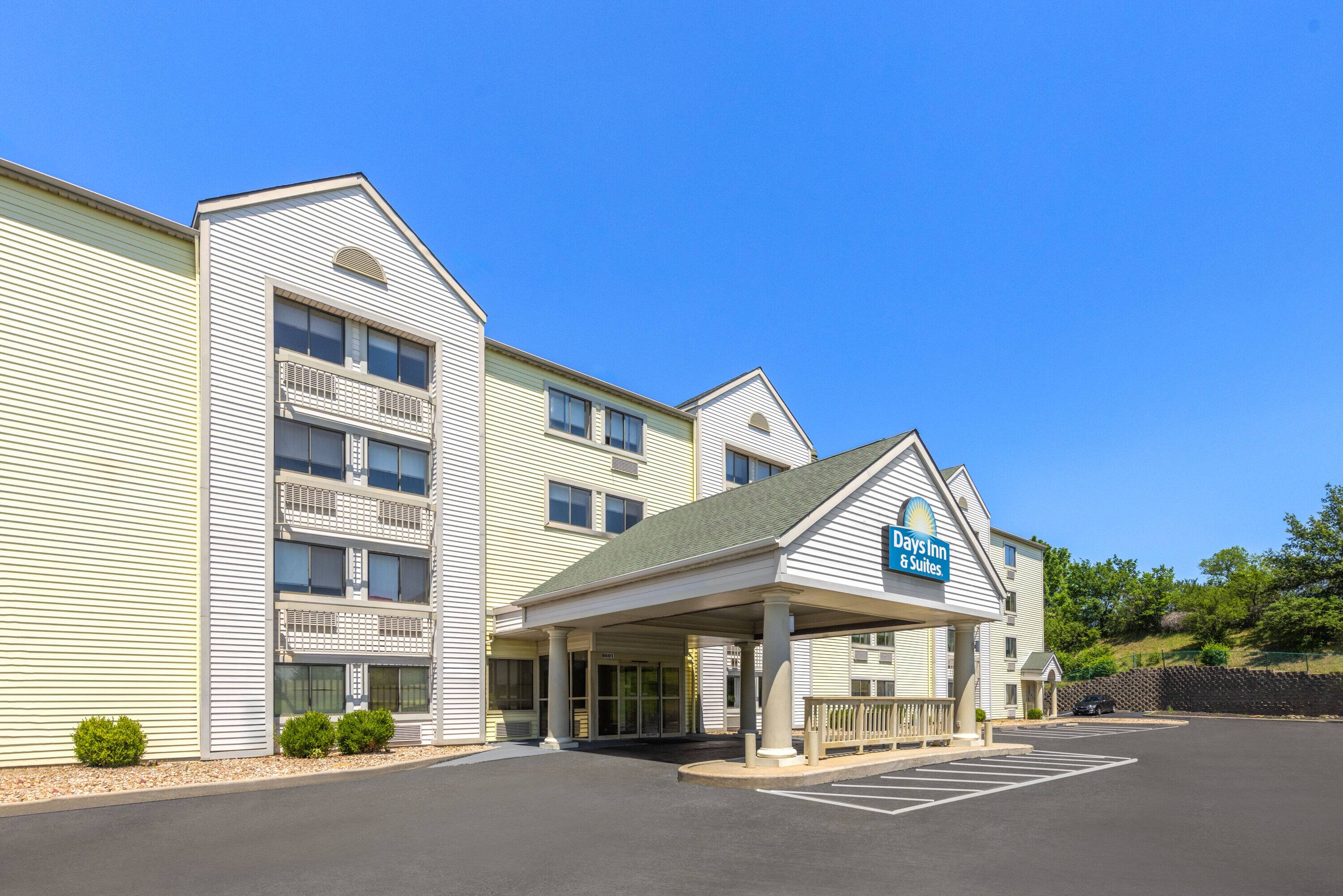 Days Inn & Suites by Wyndham Kansas City South | Kansas City, MO Hotels