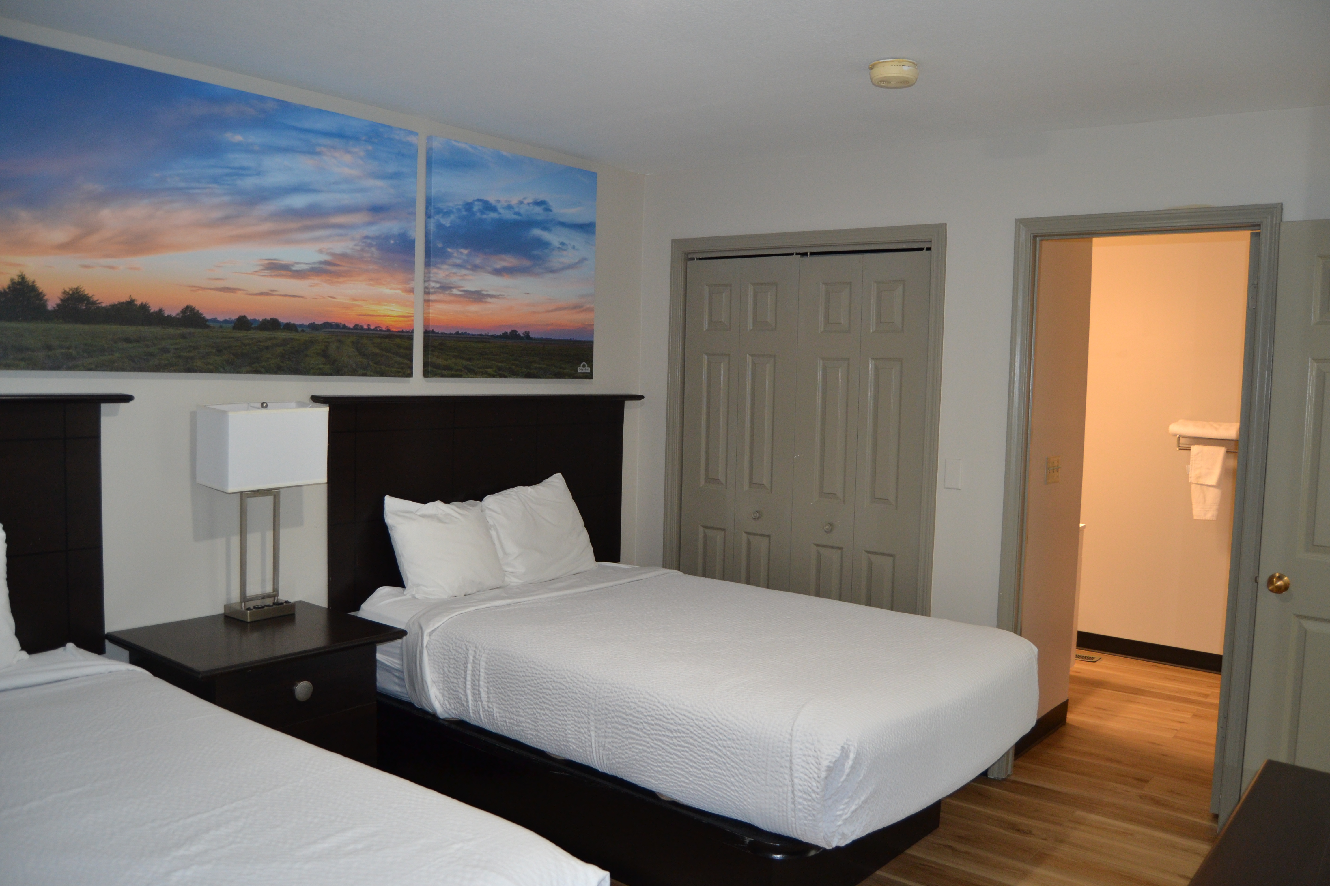 Days Inn & Suites by Wyndham Sikeston | Sikeston, MO Hotels