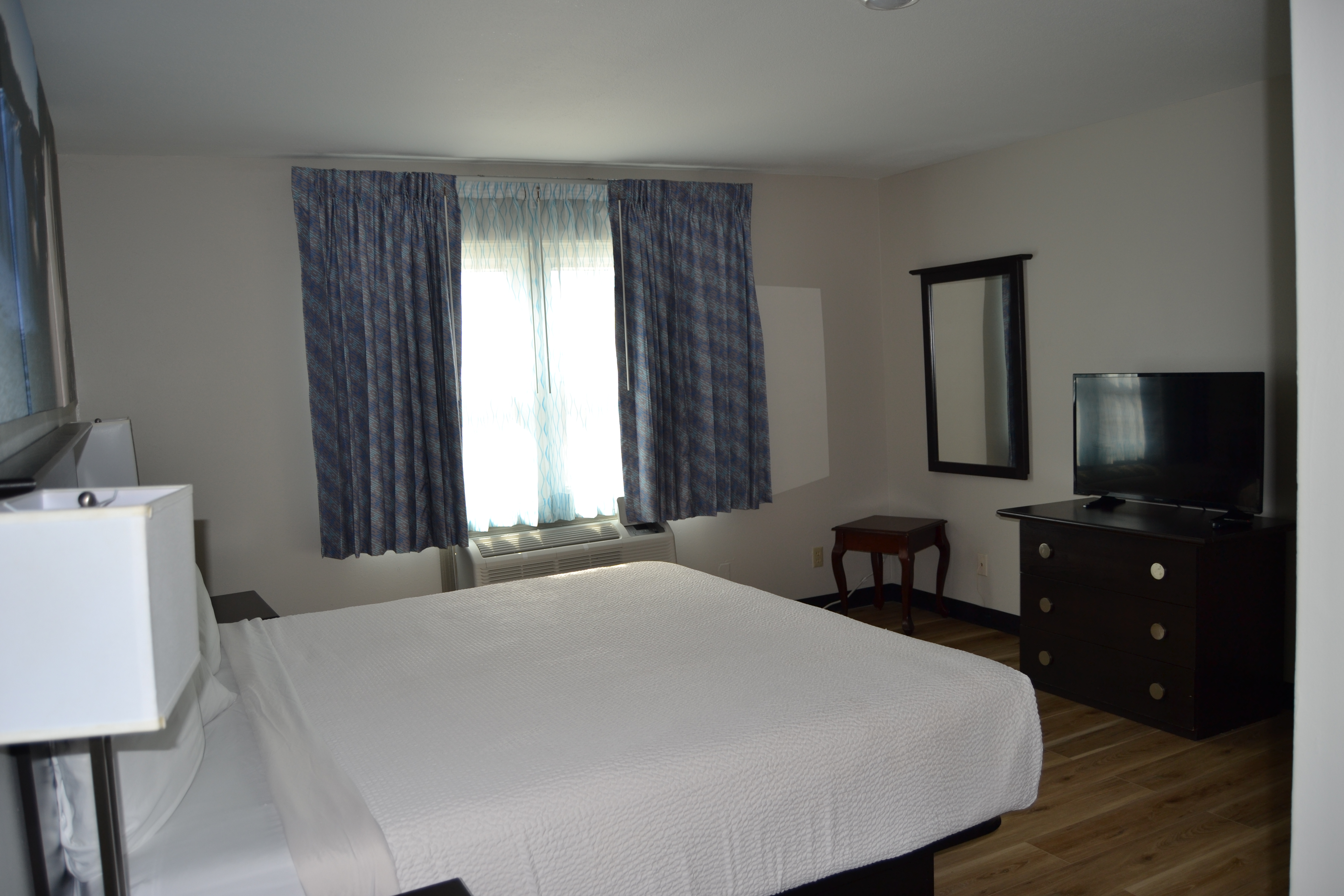 Days Inn & Suites by Wyndham Sikeston | Sikeston, MO Hotels