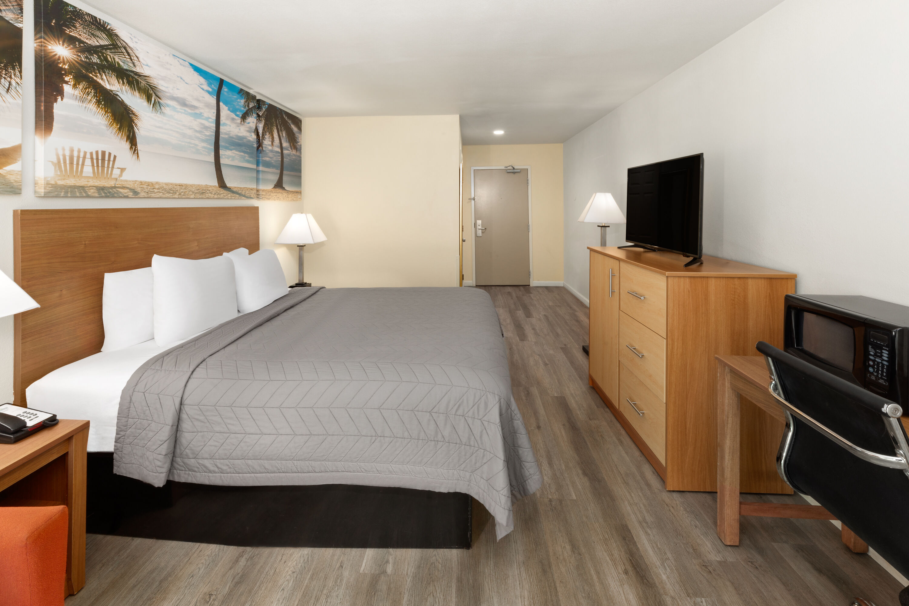 Days Inn by Wyndham Biloxi Beach | Biloxi, MS Hotels