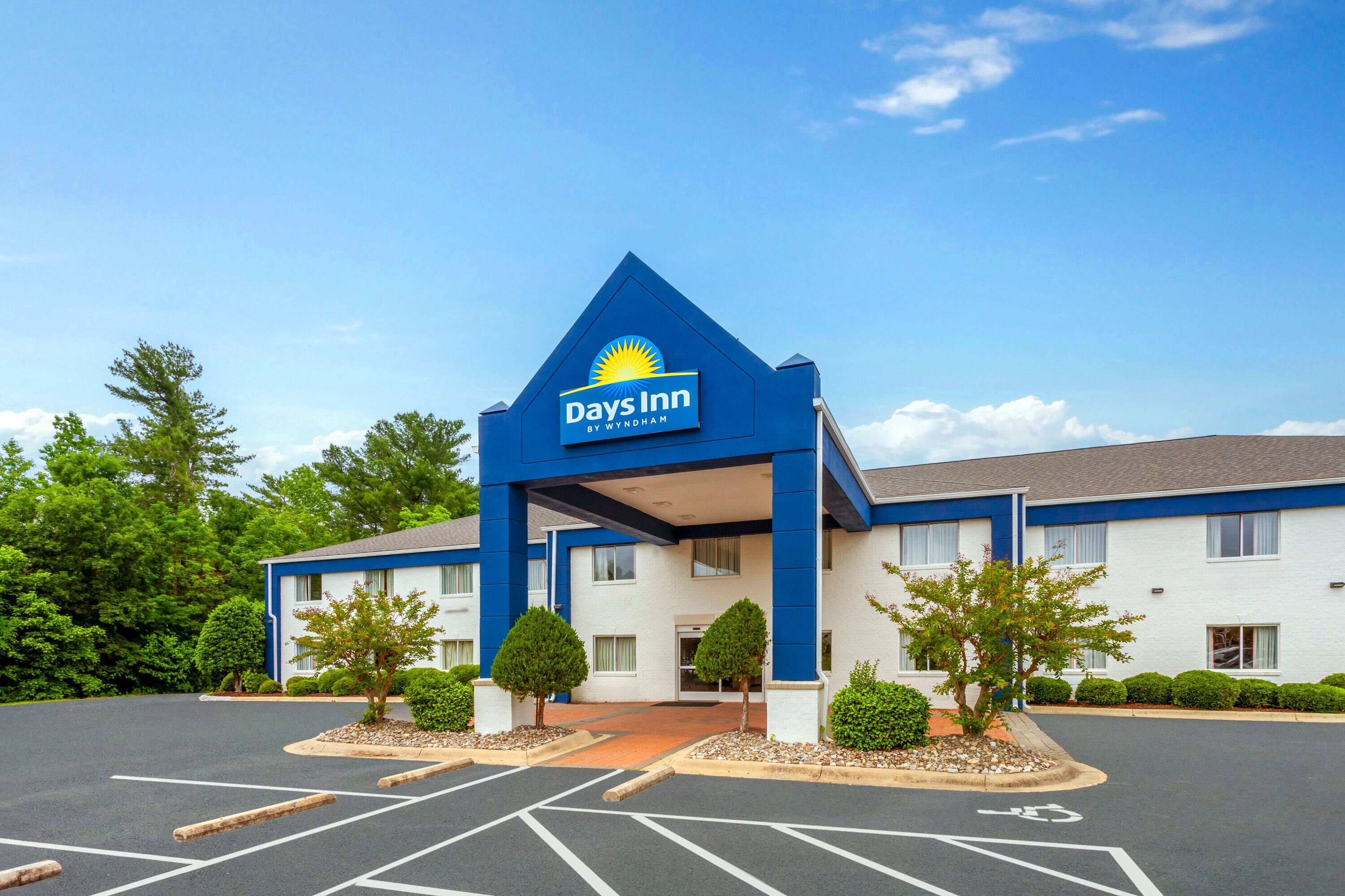 Days Inn & Suites by Wyndham Siler City | Siler City, NC Hotels