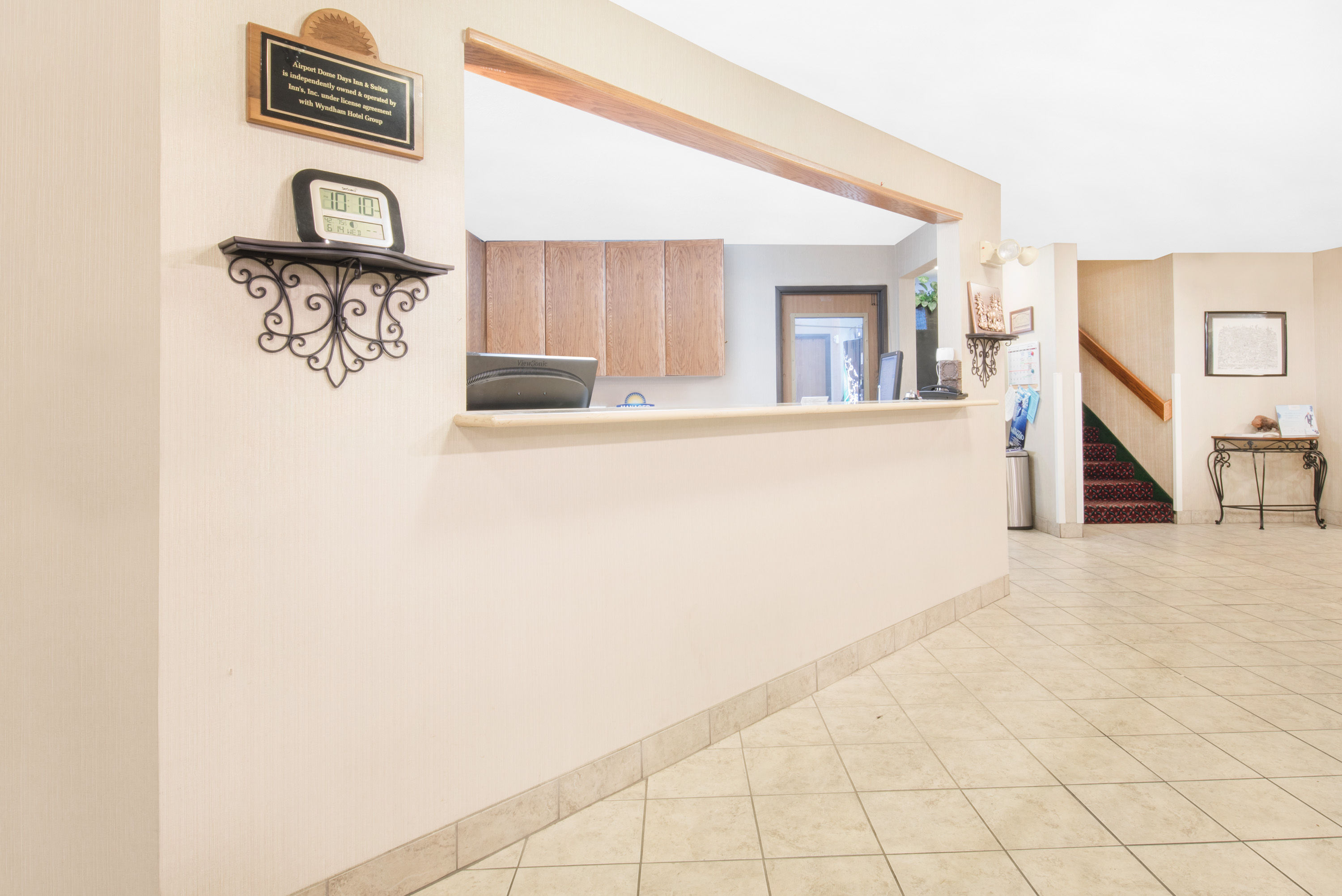 Days Inn & Suites by Wyndham Fargo 19th Ave/Airport Dome | Fargo, ND Hotels