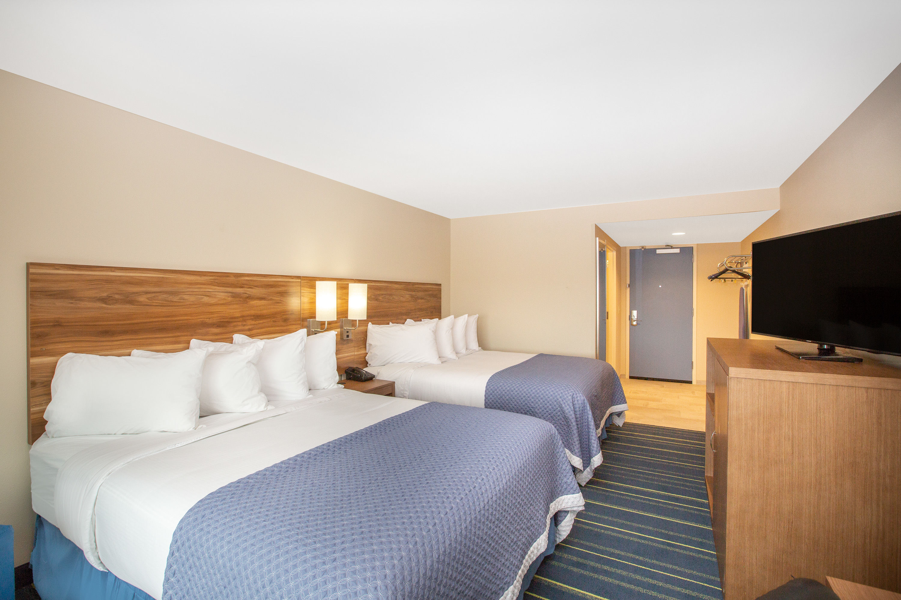 Days Inn & Suites by Wyndham Kearney | Kearney, NE Hotels