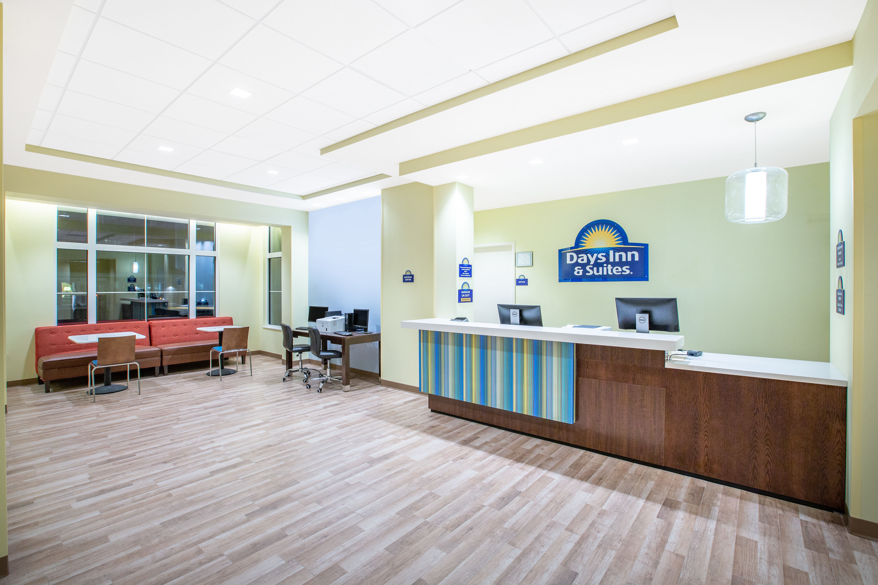 Days Inn & Suites by Wyndham Kearney | Kearney, NE Hotels