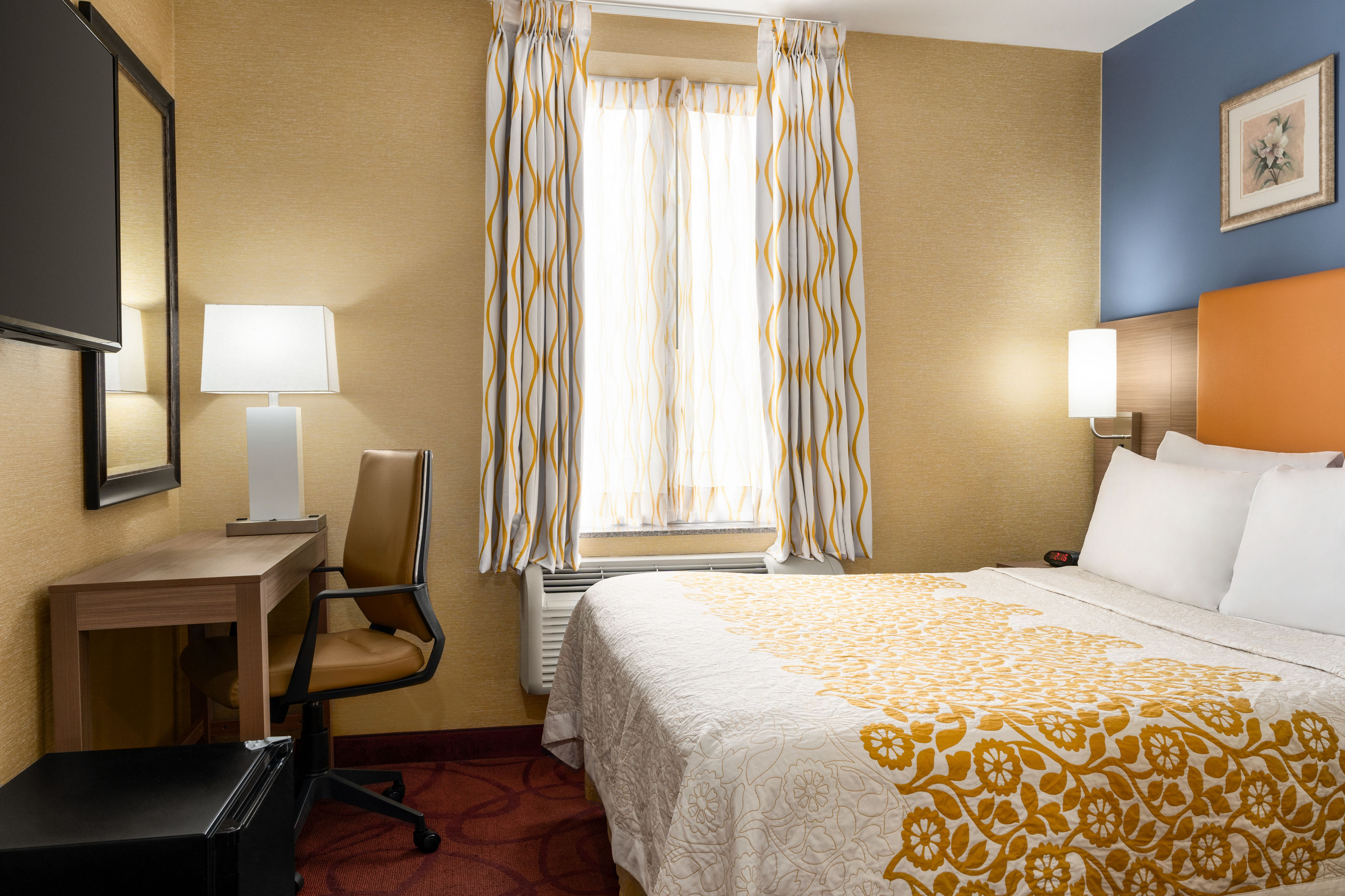 Days Inn by Wyndham Long Island City | Long Island City, NY Hotels