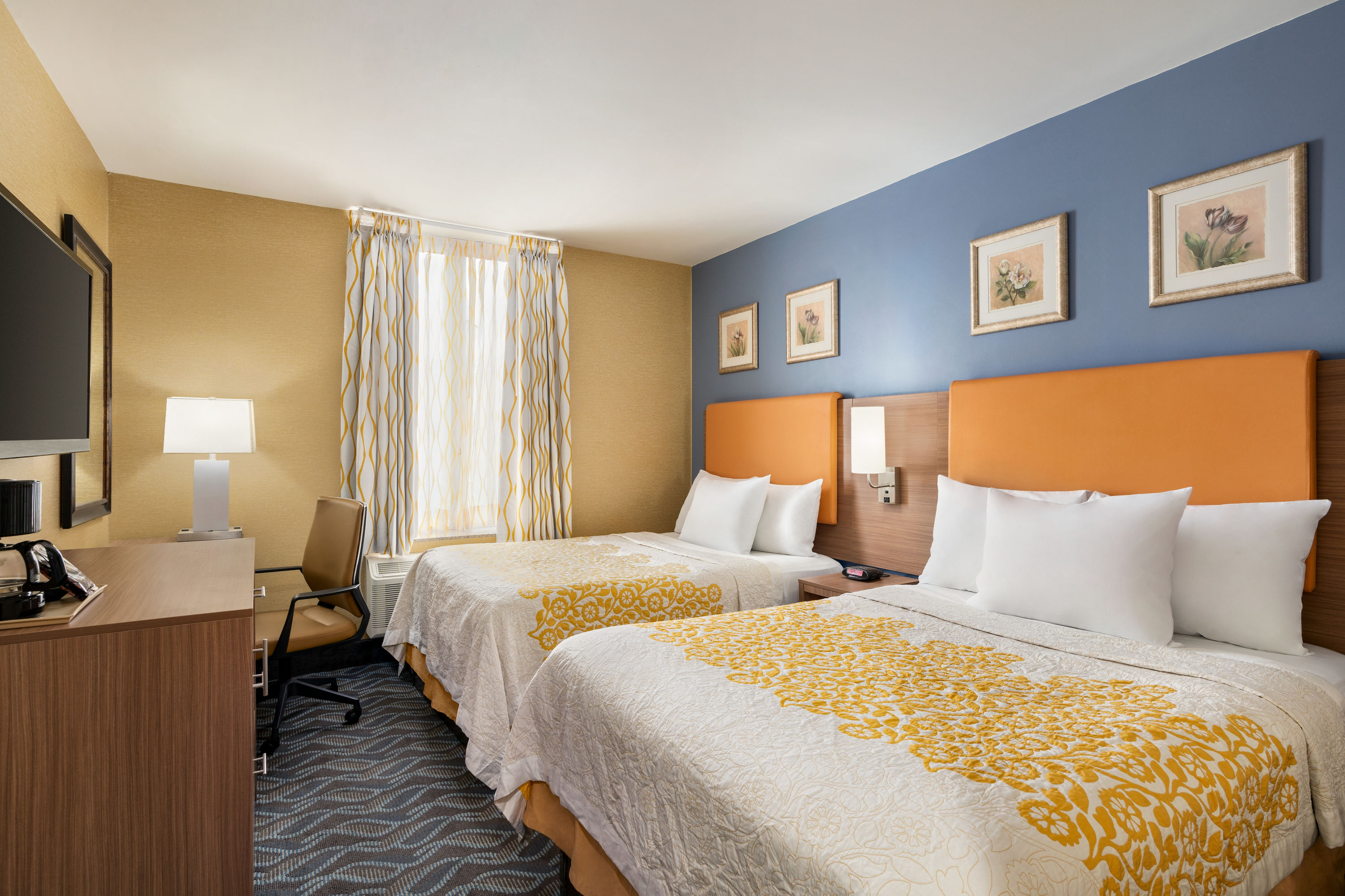 Days Inn by Wyndham Long Island City | Long Island City, NY Hotels