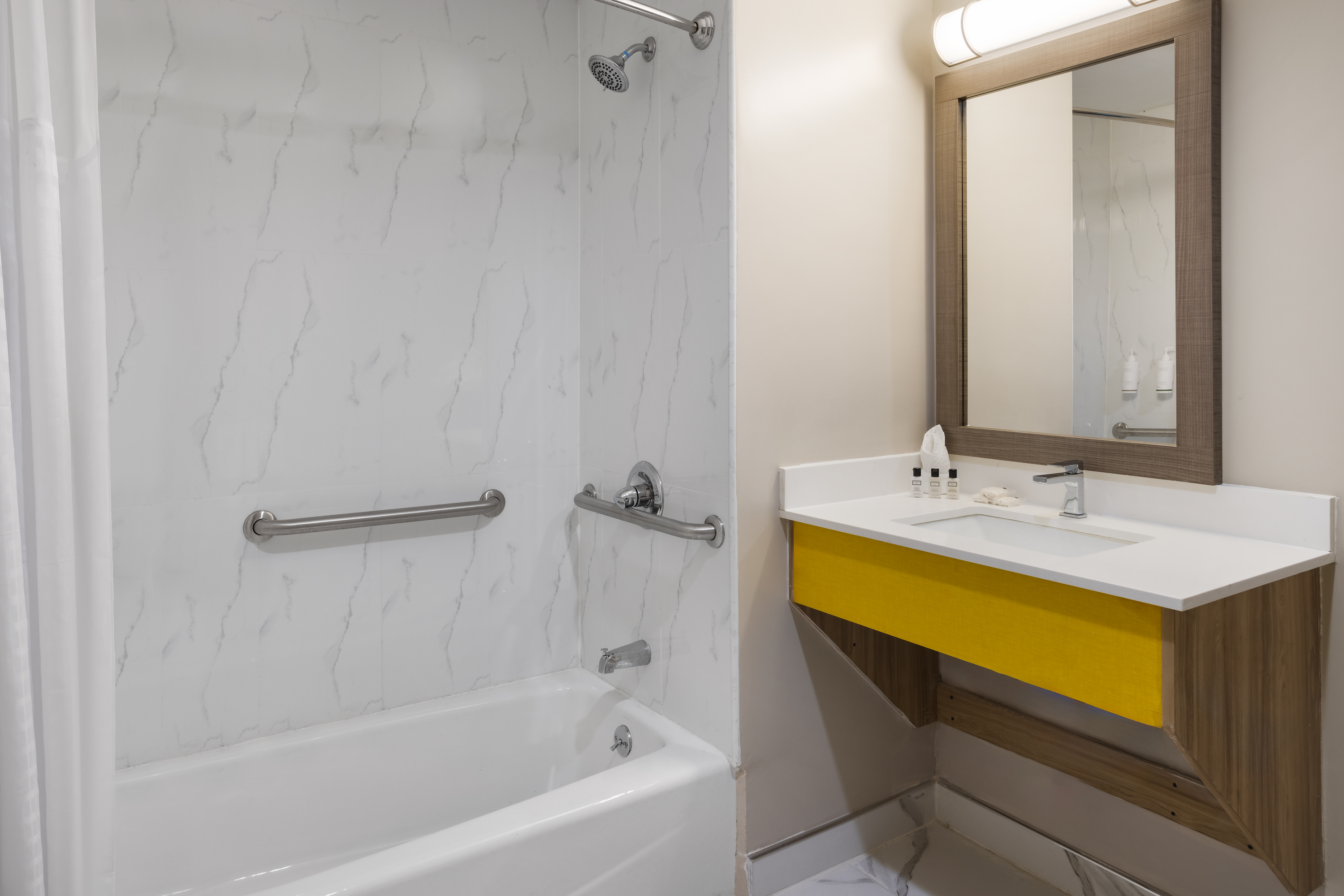 Days Inn by Wyndham Staten Island | Staten Island, NY Hotels