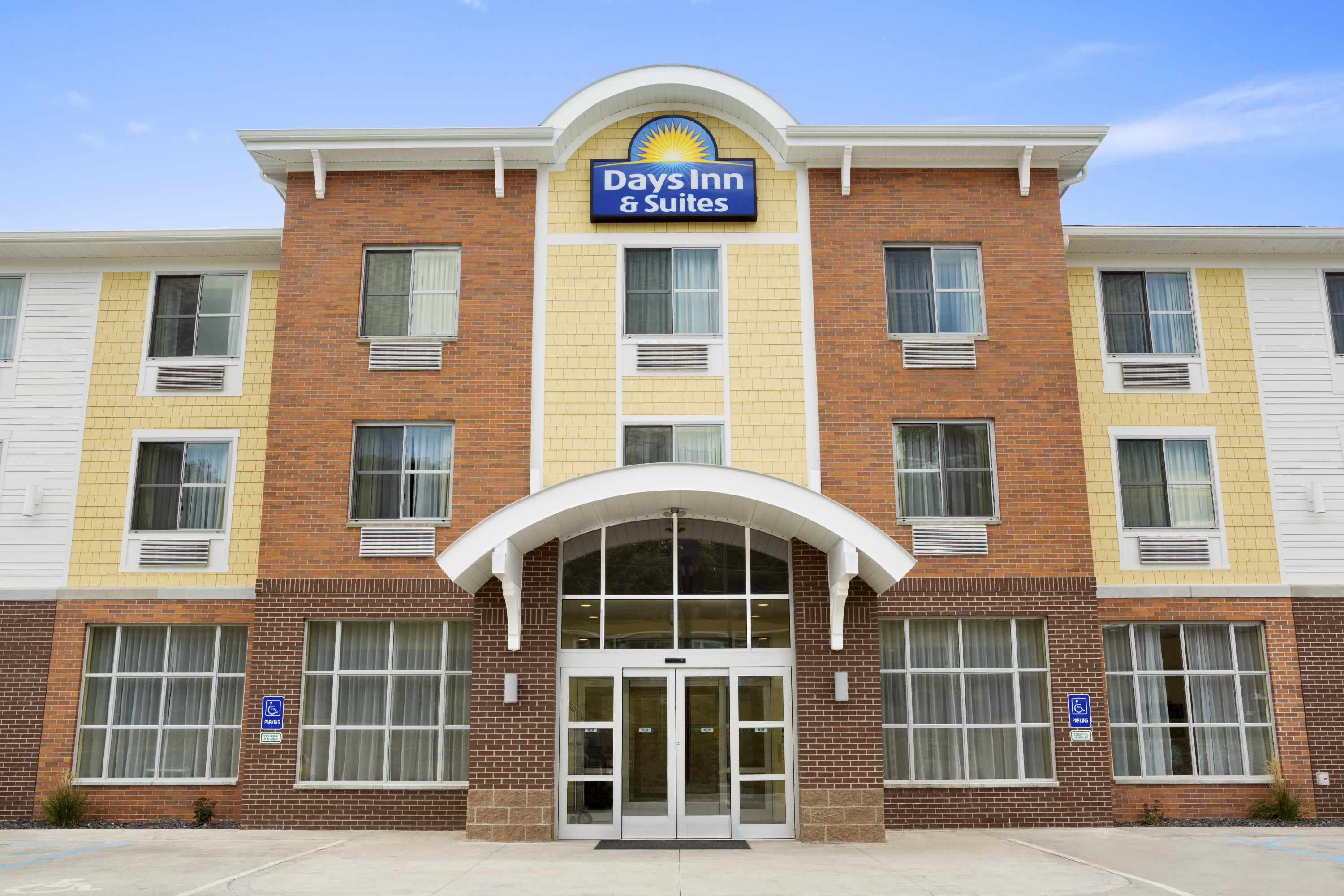 Days Inn & Suites by Wyndham Caldwell | Caldwell, OH Hotels