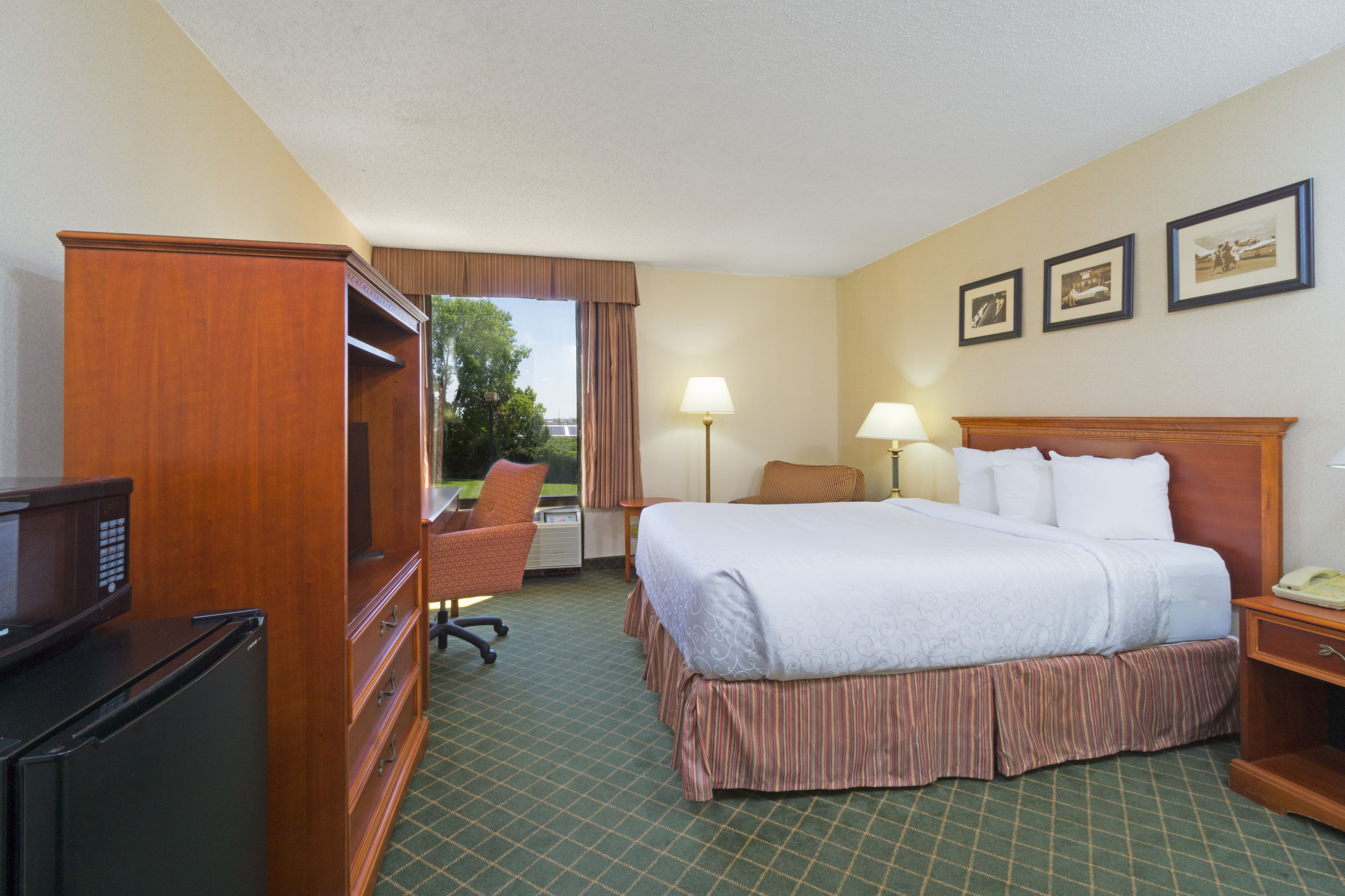 Days Inn by Wyndham Columbus Airport | Columbus, OH Hotels