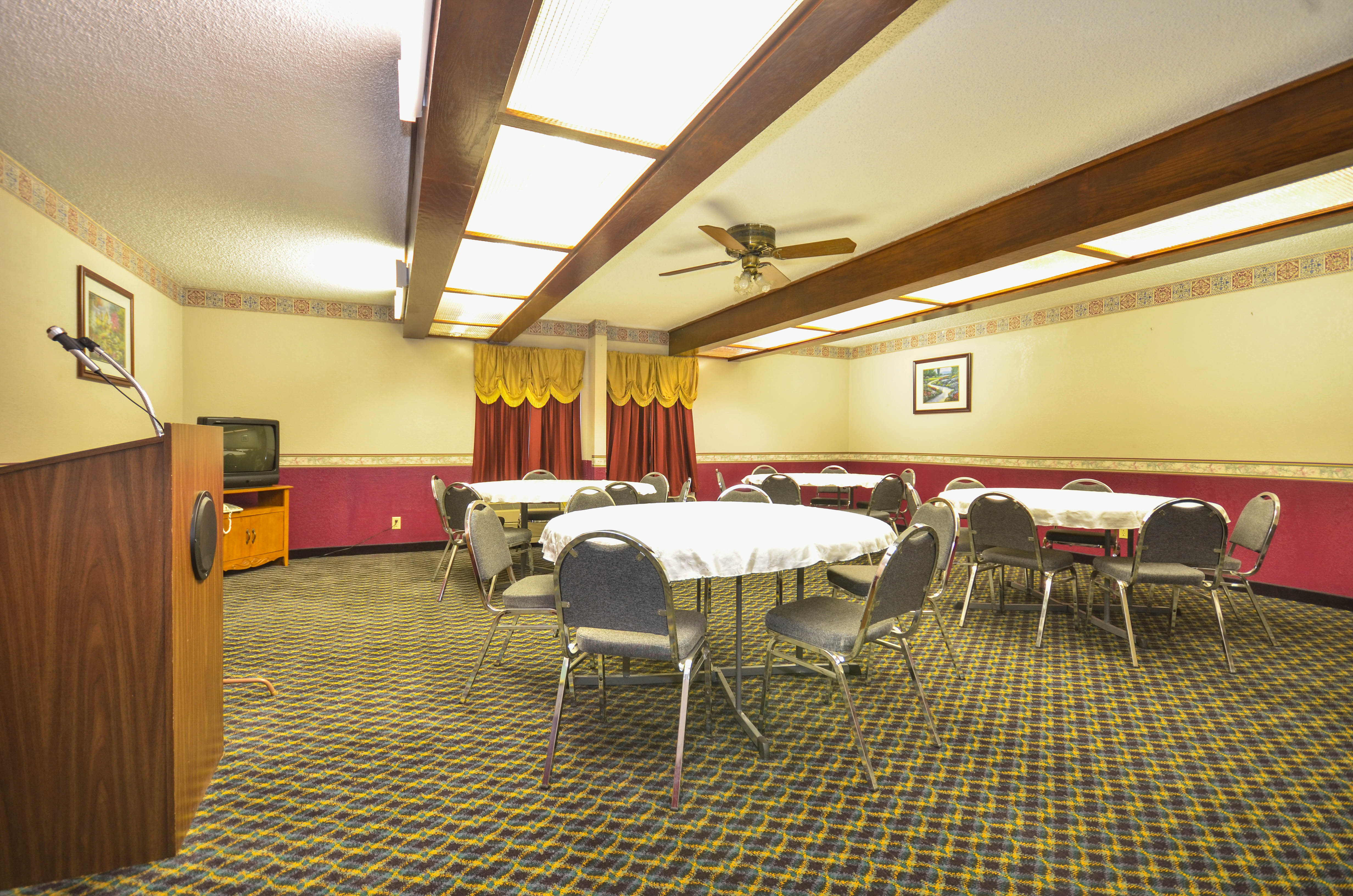 Days Inn by Wyndham Southern Hills/ORU | Tulsa, OK Hotels