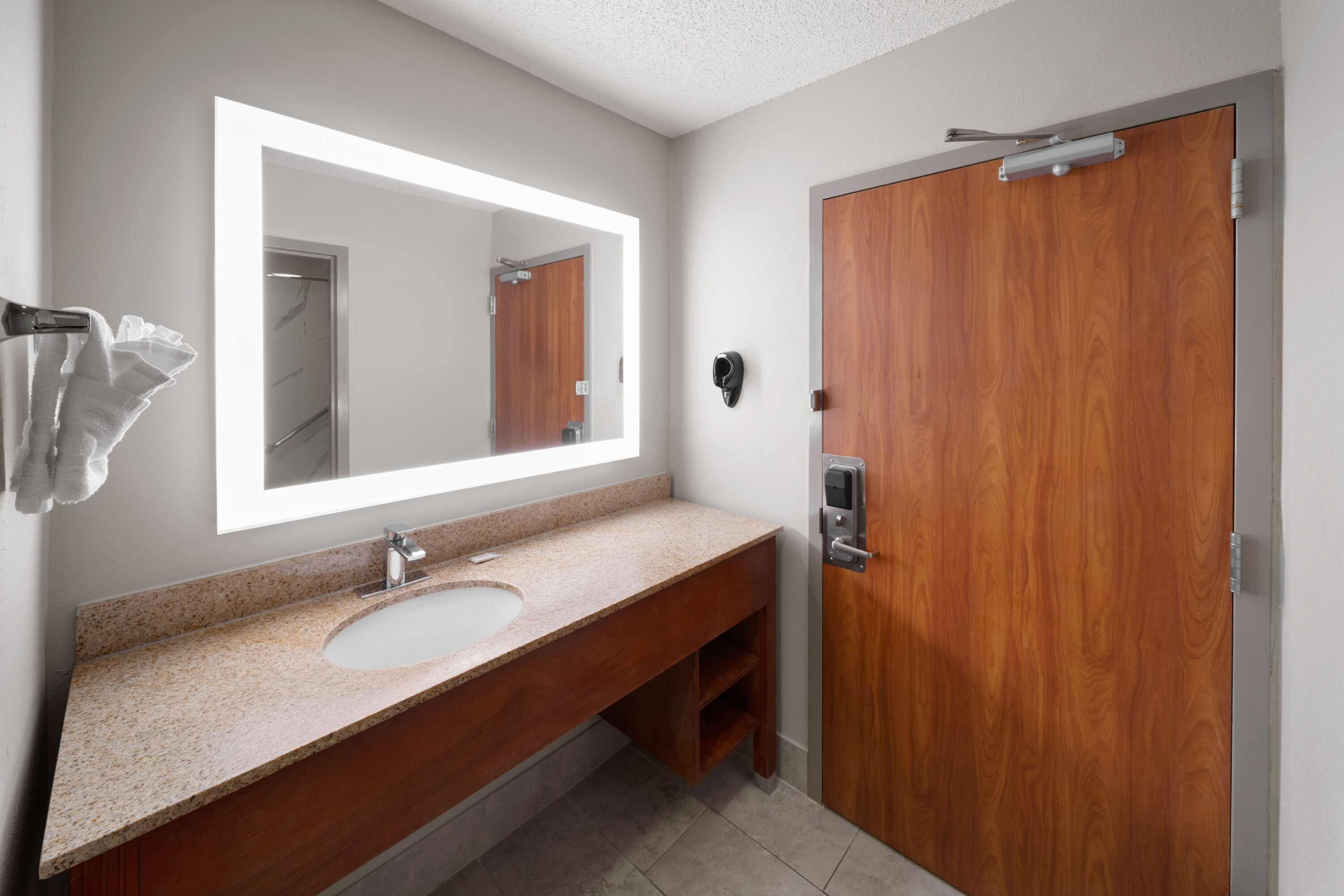 Days Inn by Wyndham Tulsa Central | Tulsa, OK Hotels