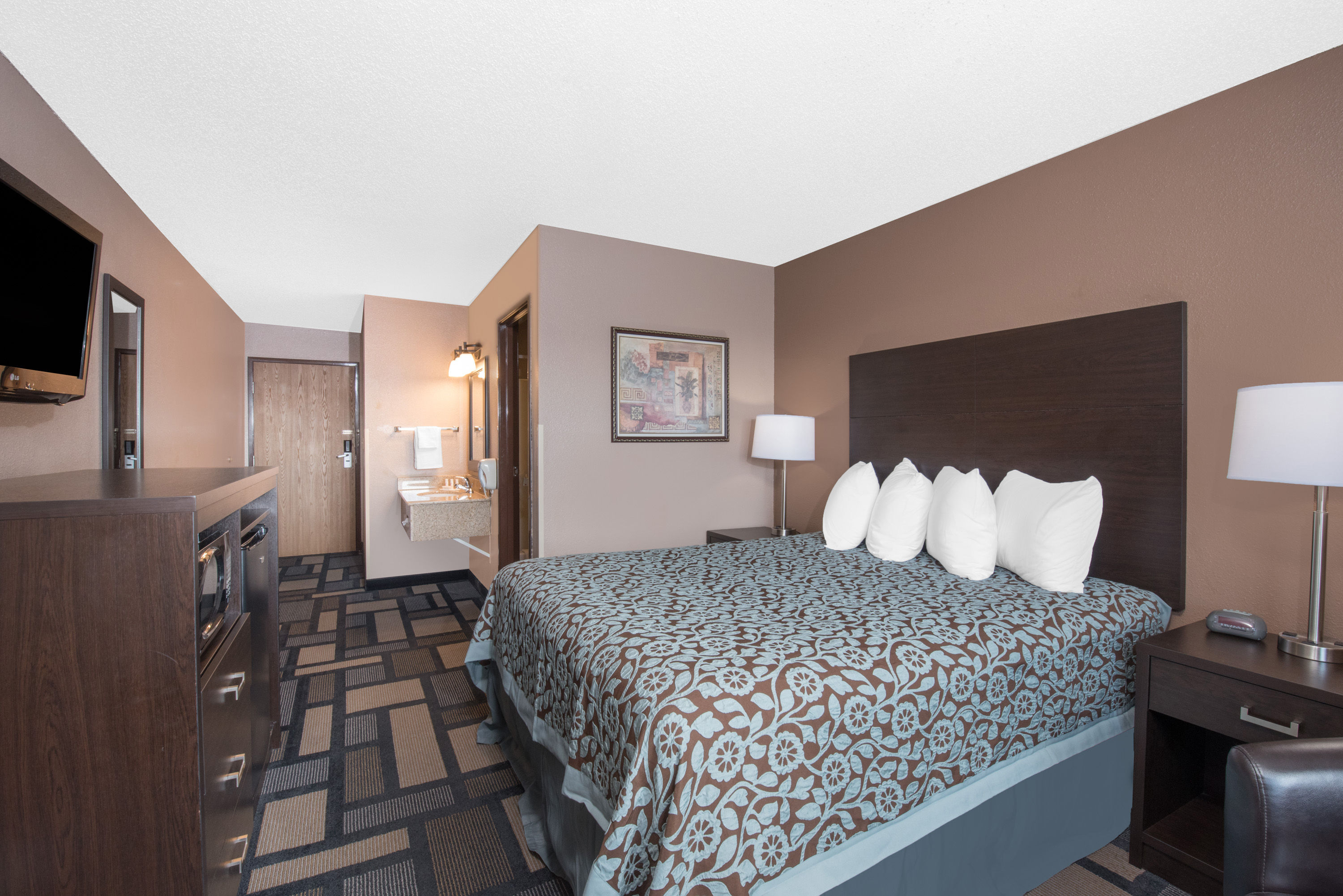 Days Inn by Wyndham Watertown | Watertown, SD Hotels